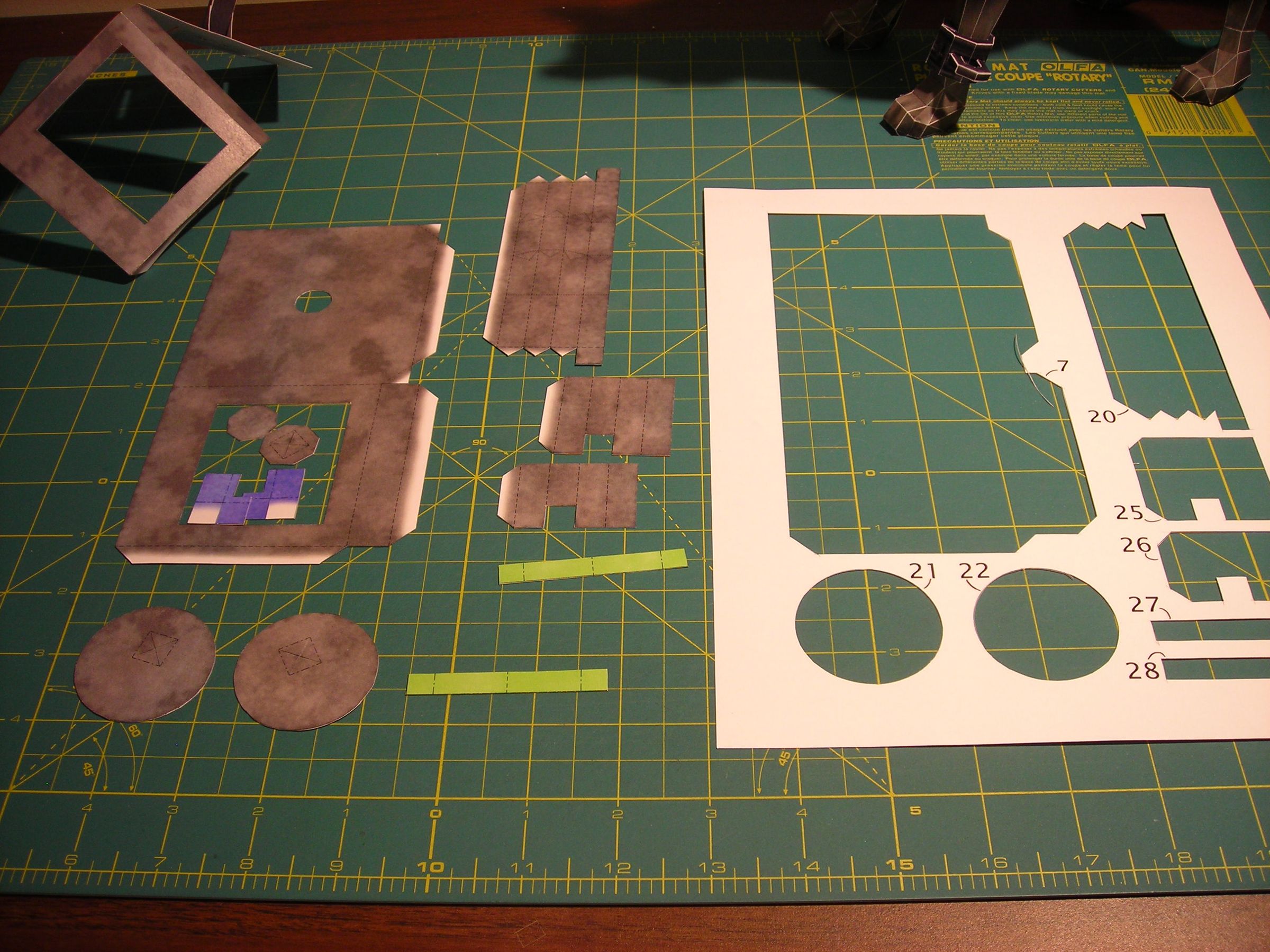 Walking Papercraft Mech Warrior : 20 Steps (with Pictures) - Instructables