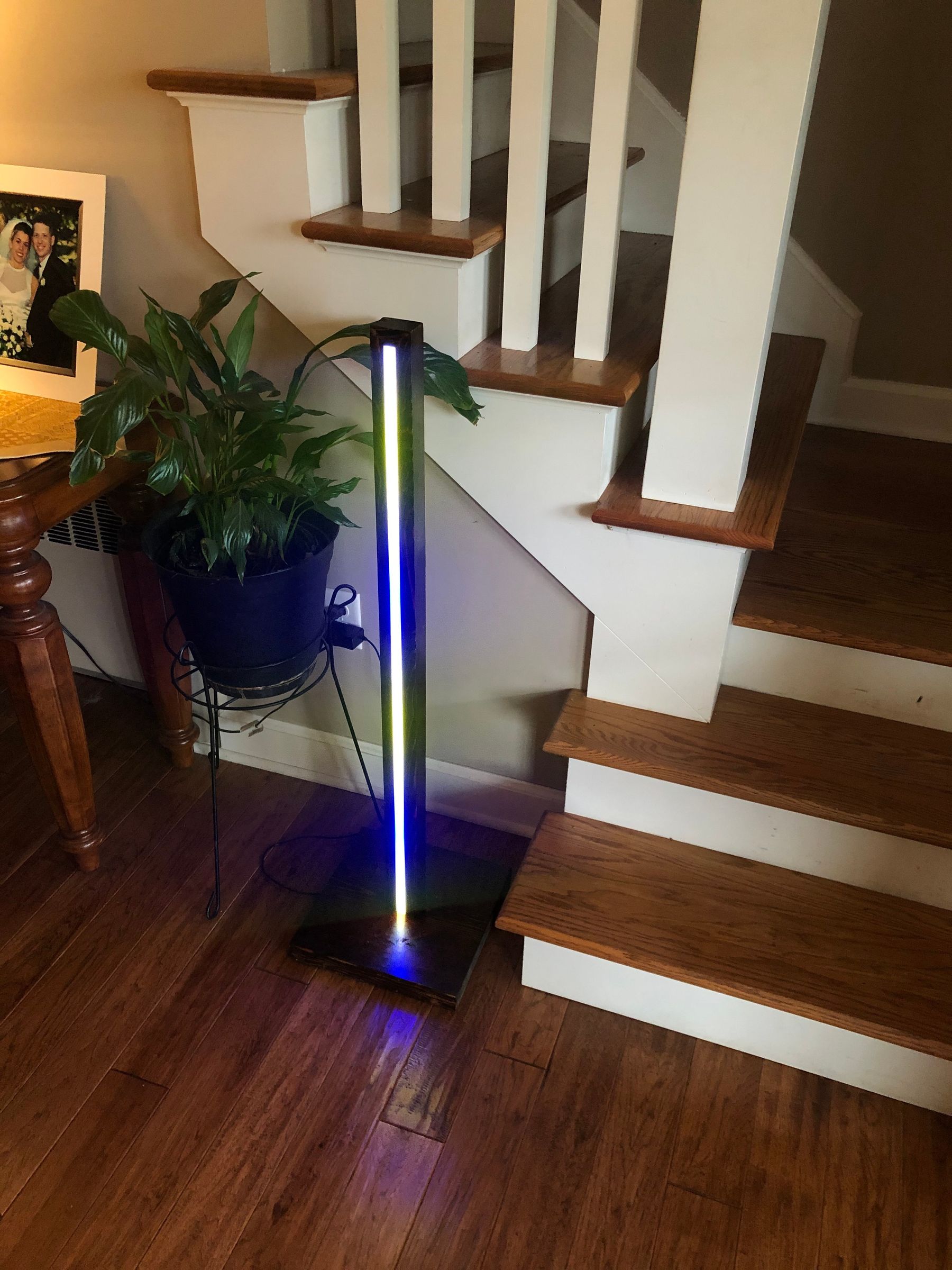 LED Vertical Lamp : 6 Steps - Instructables