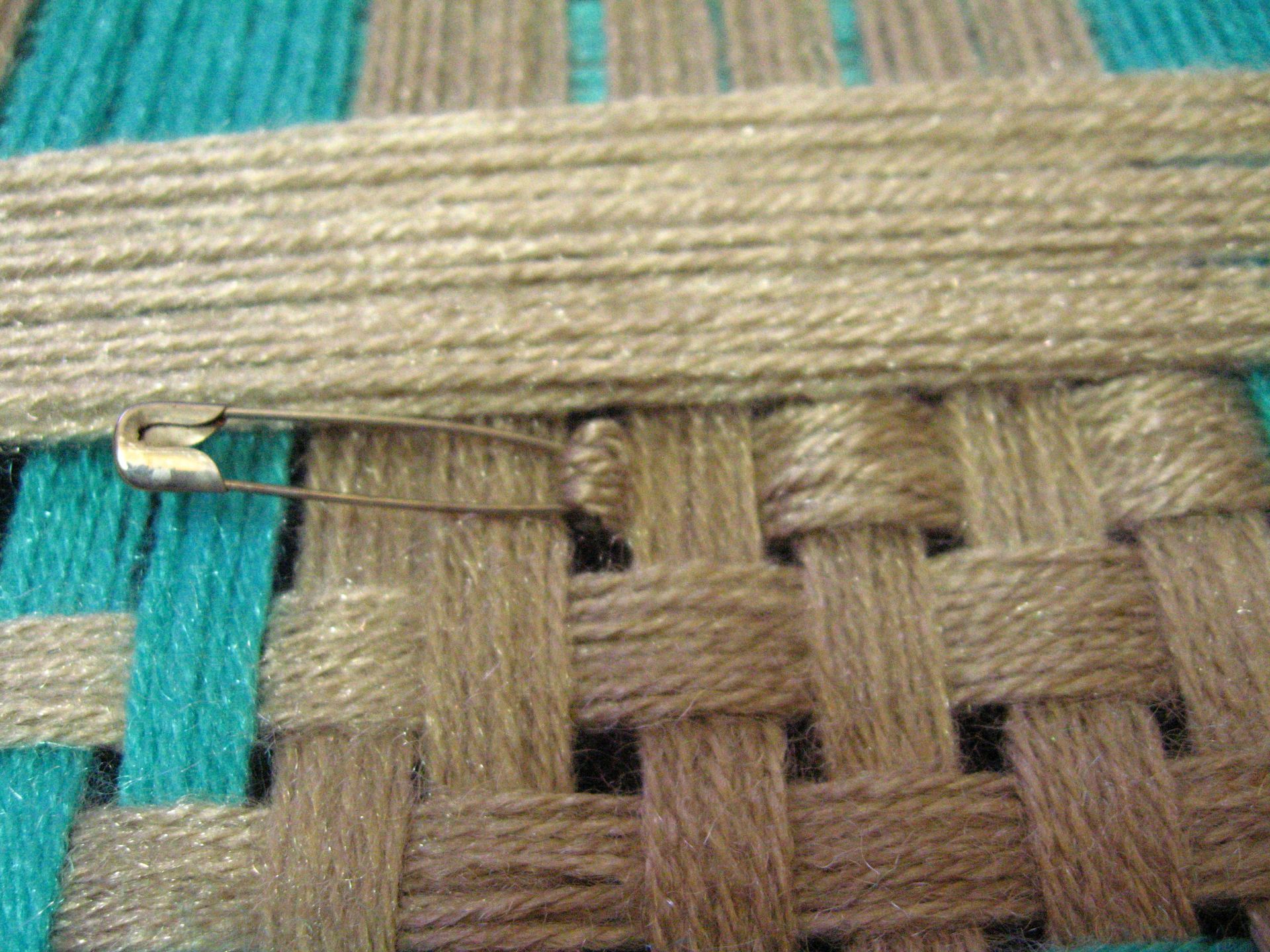 How to Weave a Small Table Mat With Home Made Loom : 13 Steps (with ...