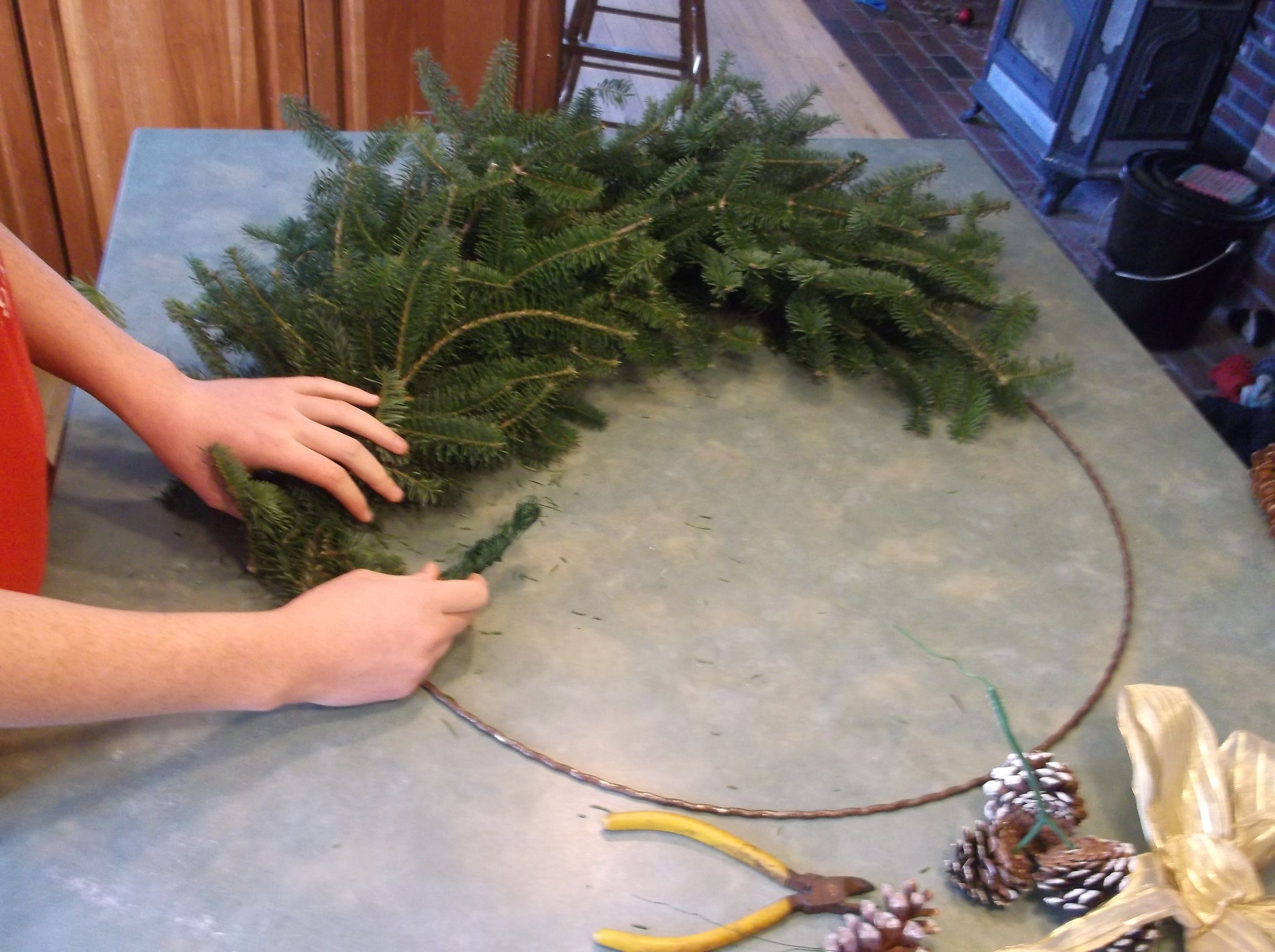 How to Make a Christmas Wreath : 10 Steps - Instructables