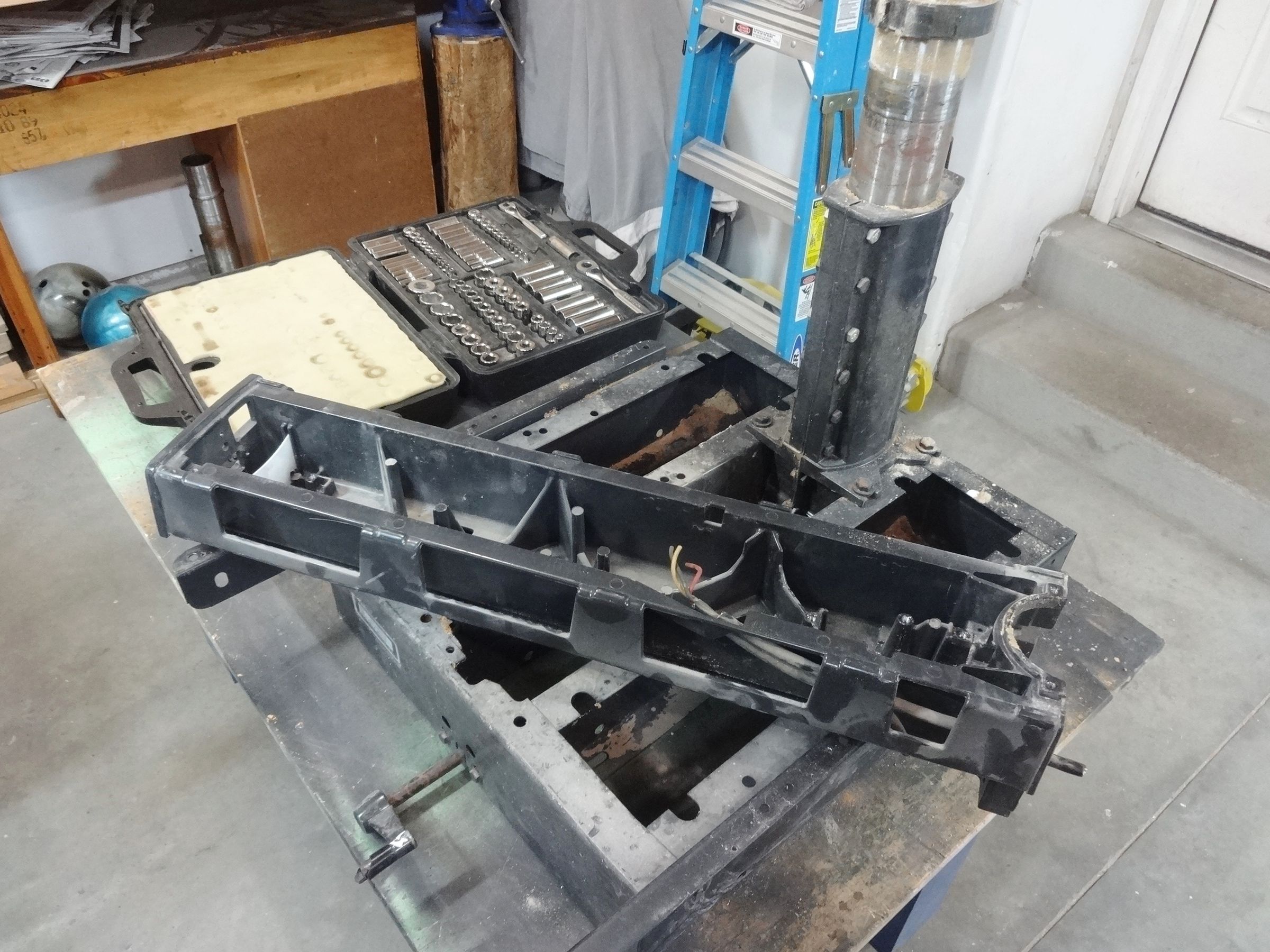 Height-Adjustable Portable Vise Stand : 22 Steps (with Pictures ...