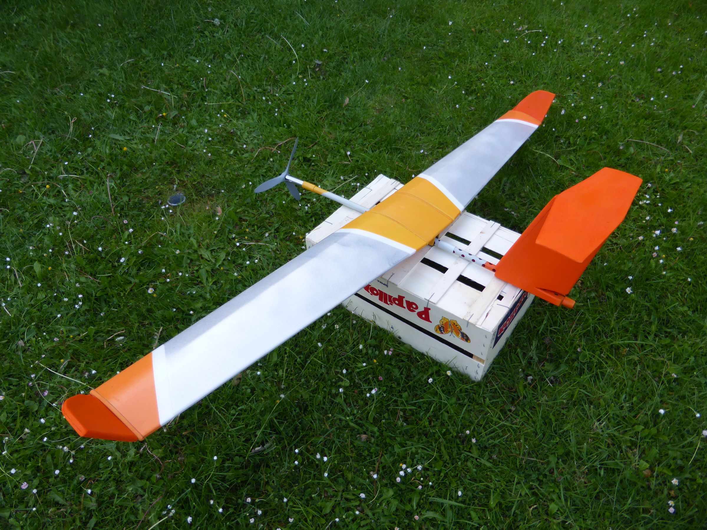 Rubber Band Airplane : 5 Steps (with Pictures) - Instructables