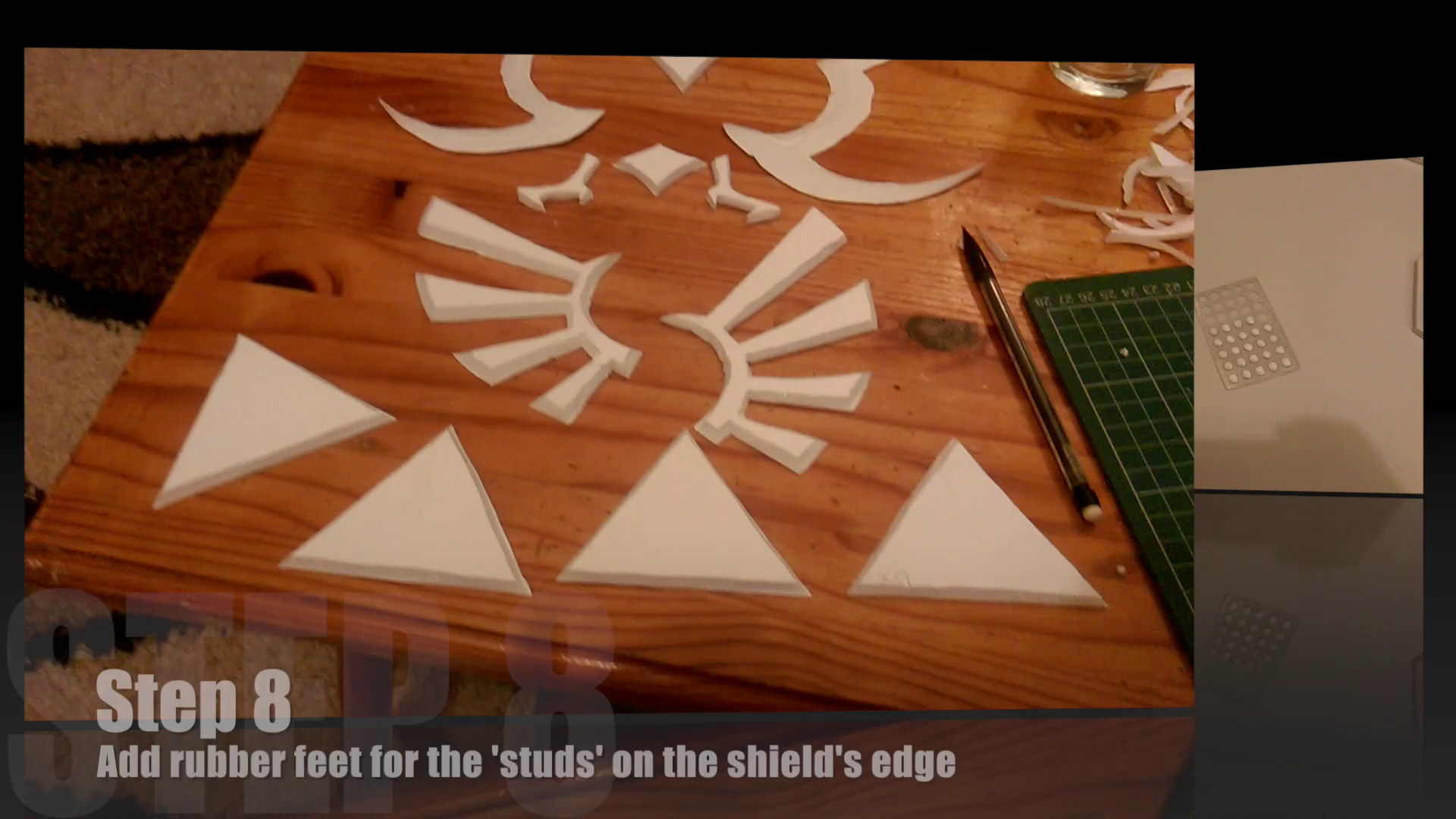 Legend of Zelda Hylian Shield : 11 Steps - Instructables