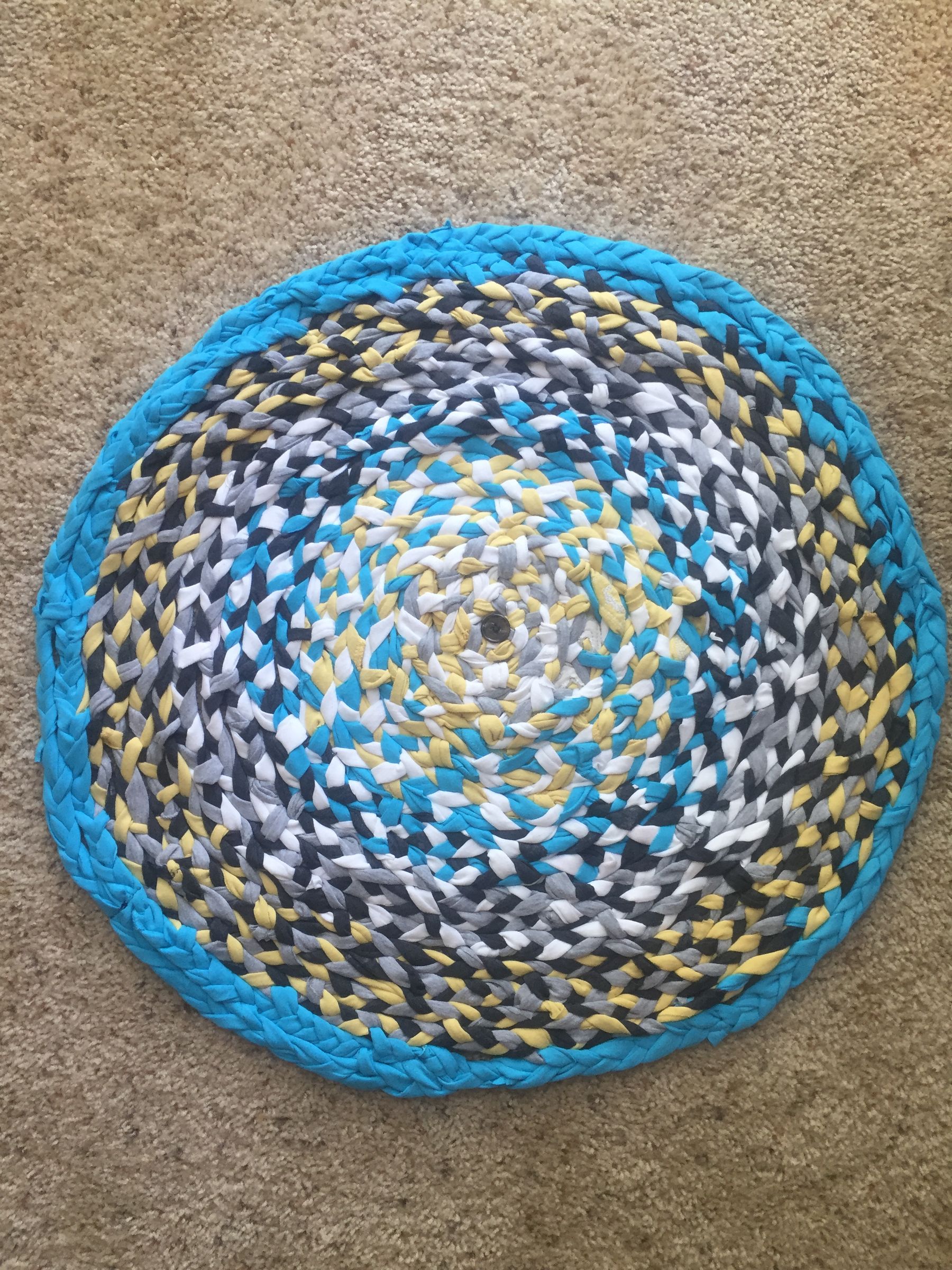 Braided T-shirt Rug : 5 Steps (with Pictures) - Instructables