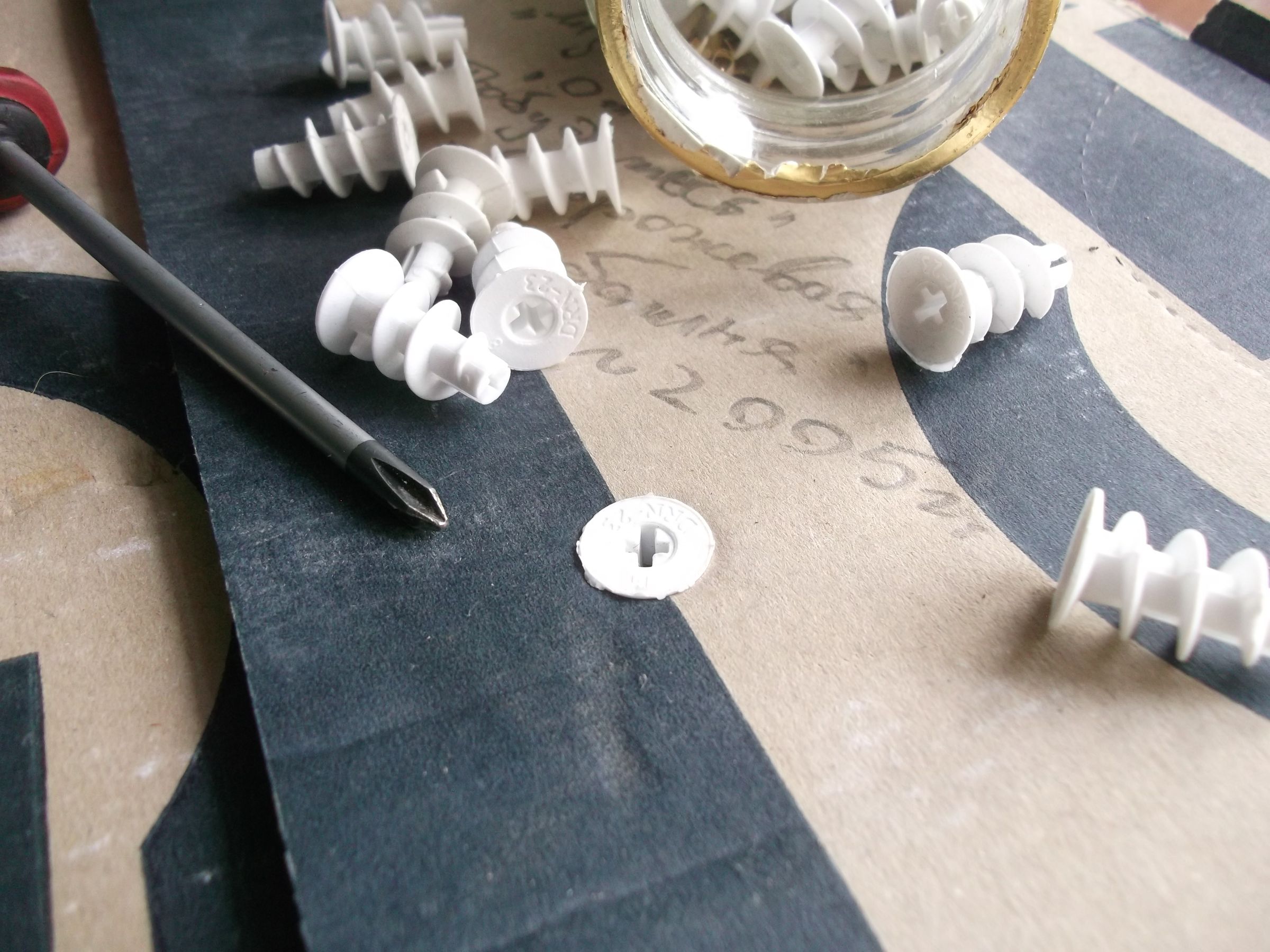 Screw Dat Box! (Packing Life Hack) : 4 Steps (with Pictures ...