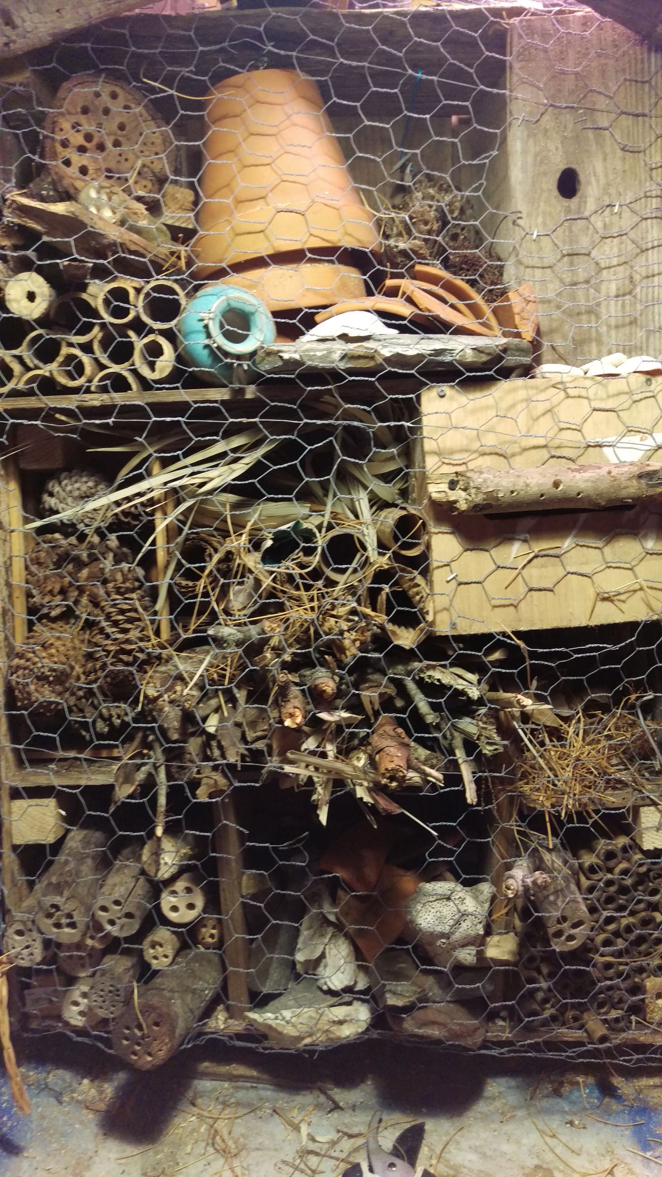 Bee Condo Insect Hotel : 9 Steps (with Pictures) - Instructables