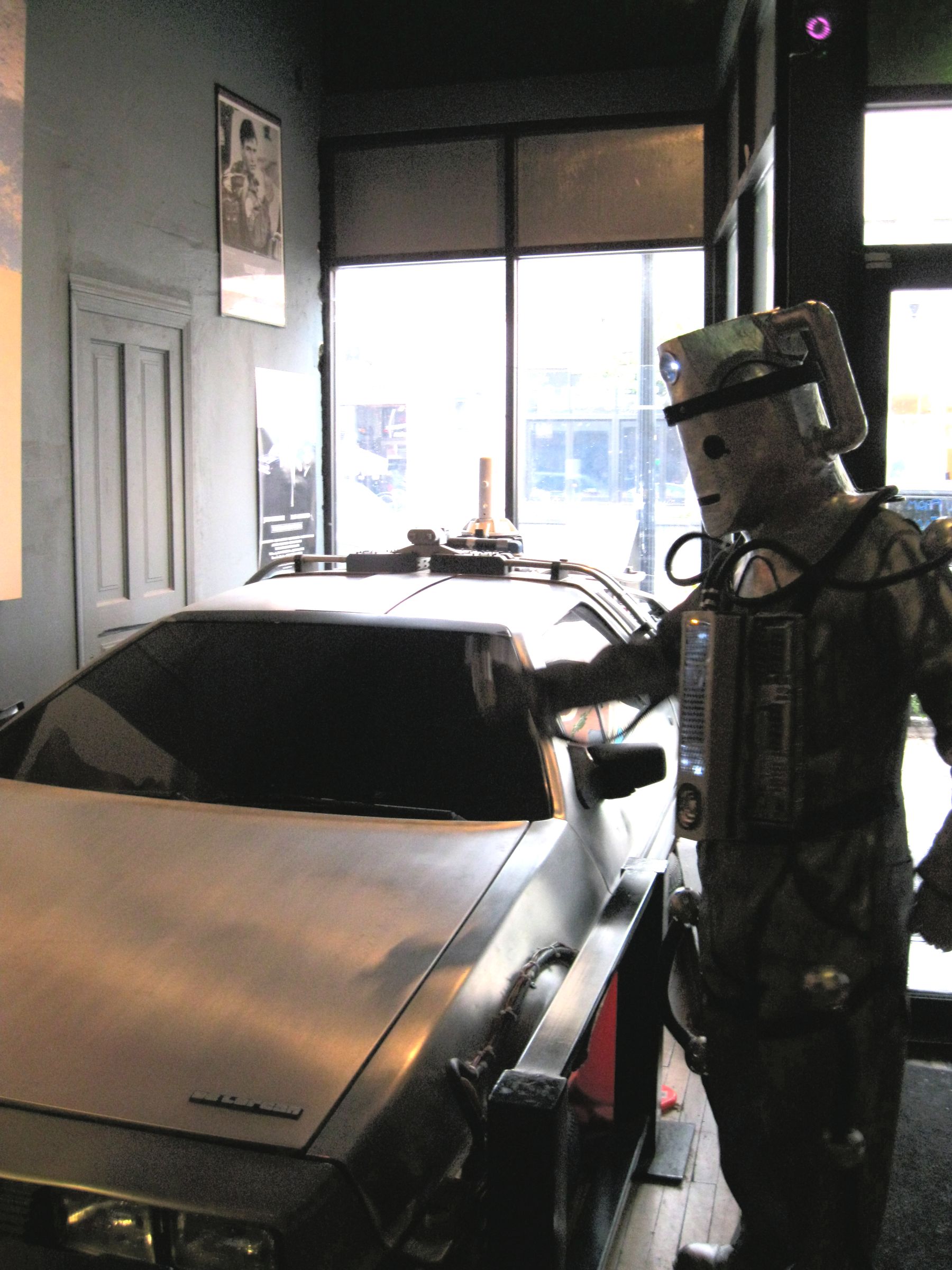 DOCTOR WHO CYBERMAN COSTUME : 5 Steps (with Pictures) - Instructables