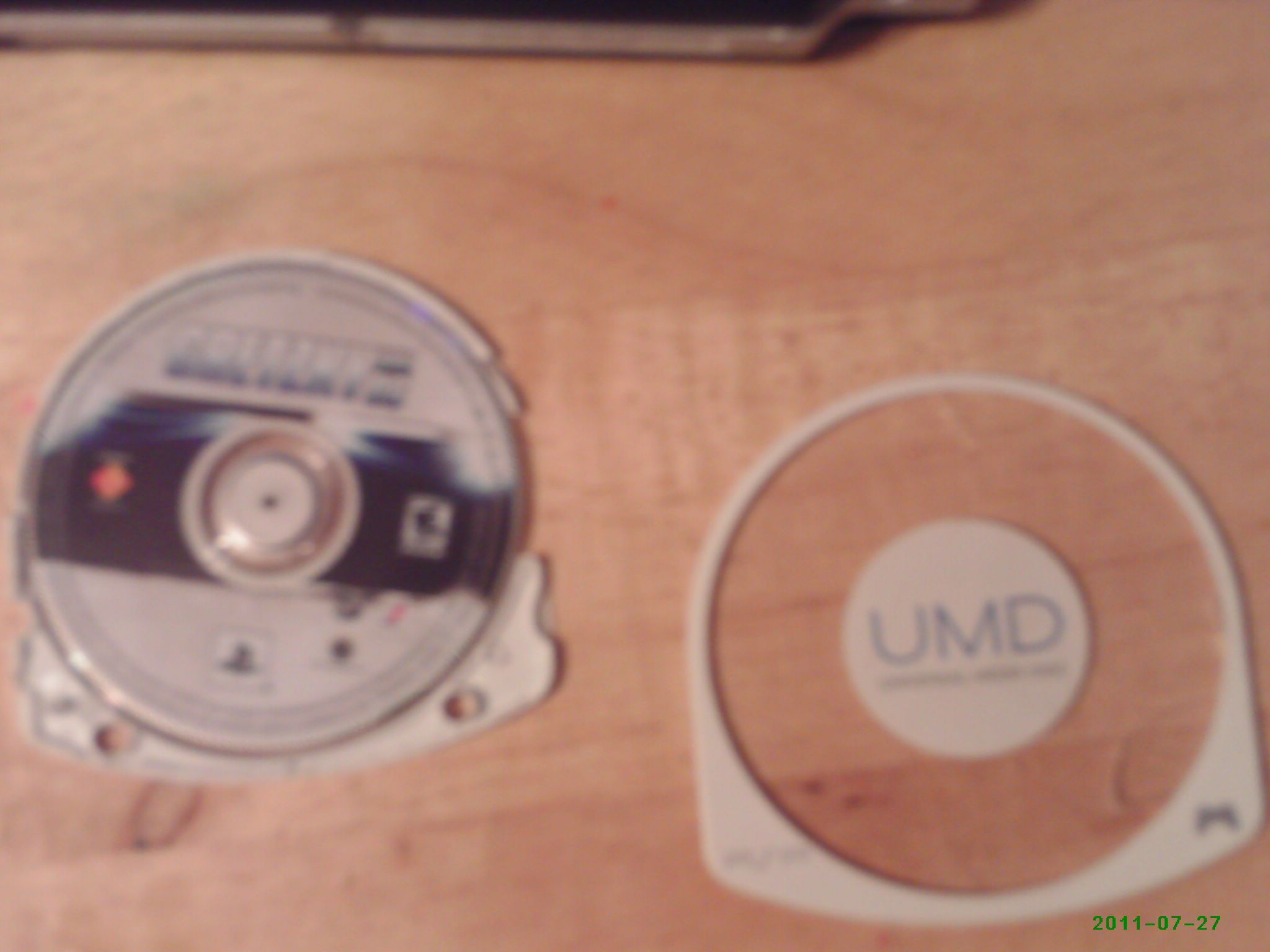 How to Fix a Broken Umd Disk for Psp Game System. : 5 Steps - Instructables