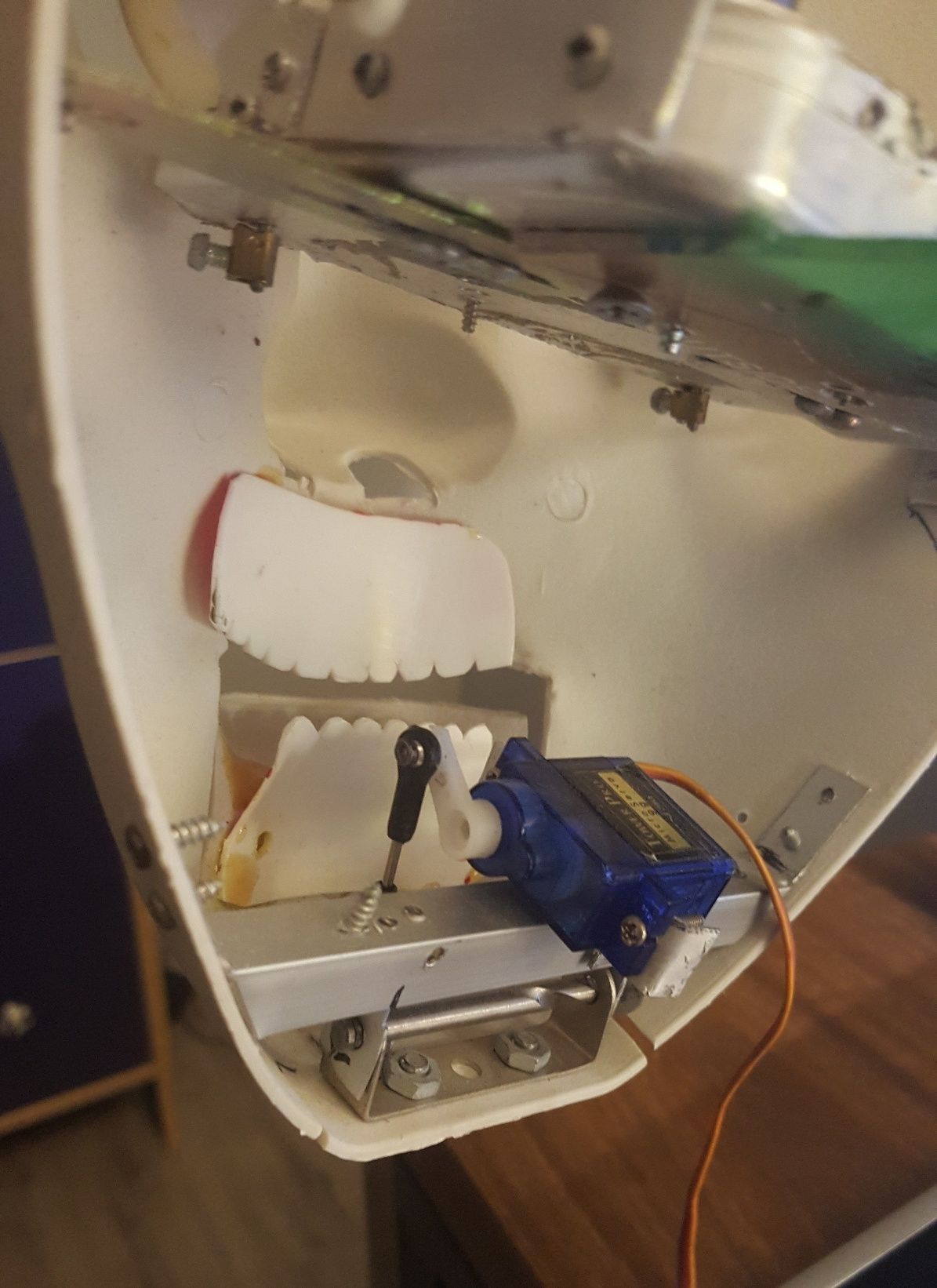 The Interactive Robot, Chris : 6 Steps - Instructables