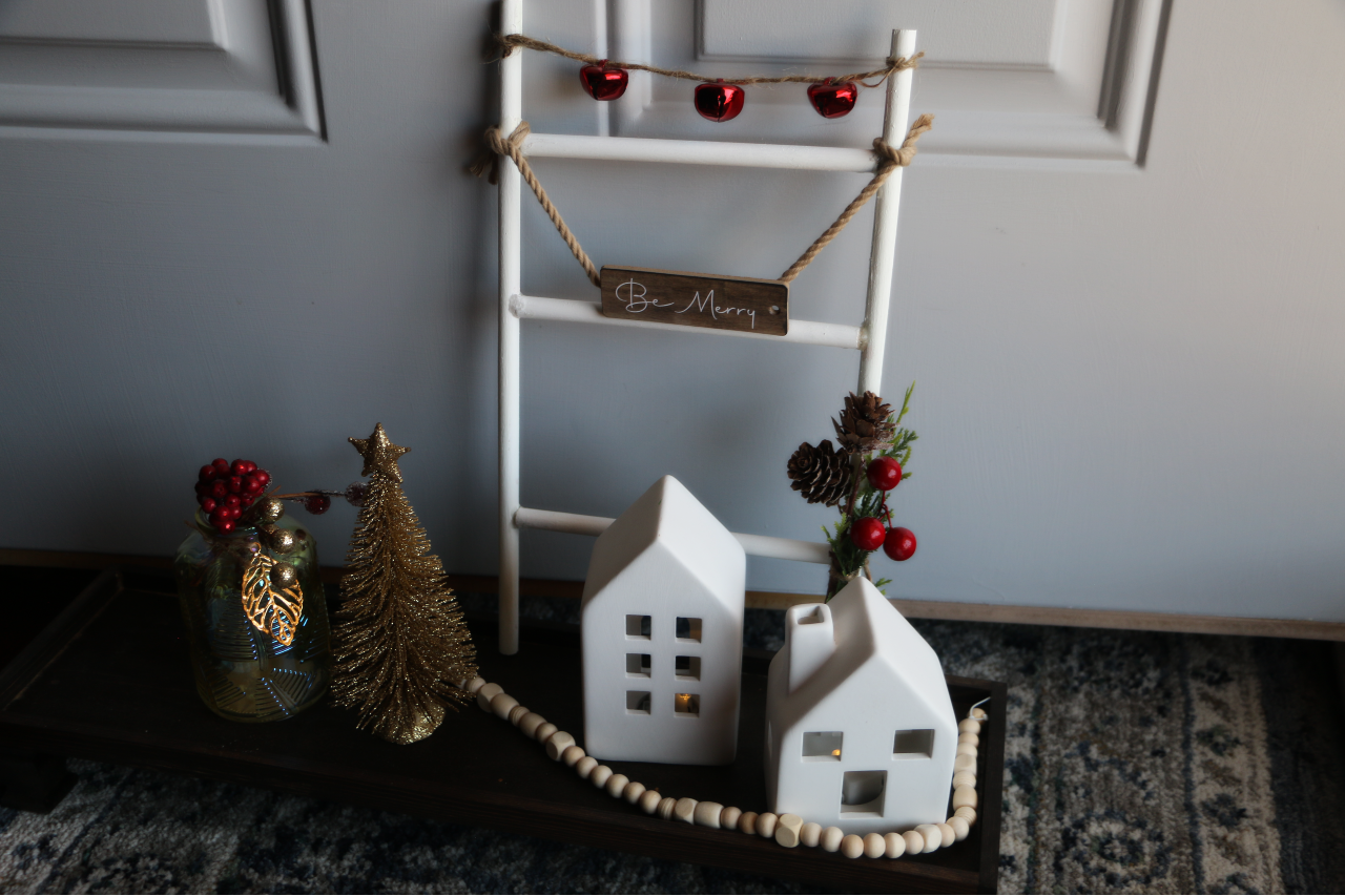 DIY Mini Wood Ladders With Holiday Decorations : 5 Steps - Instructables