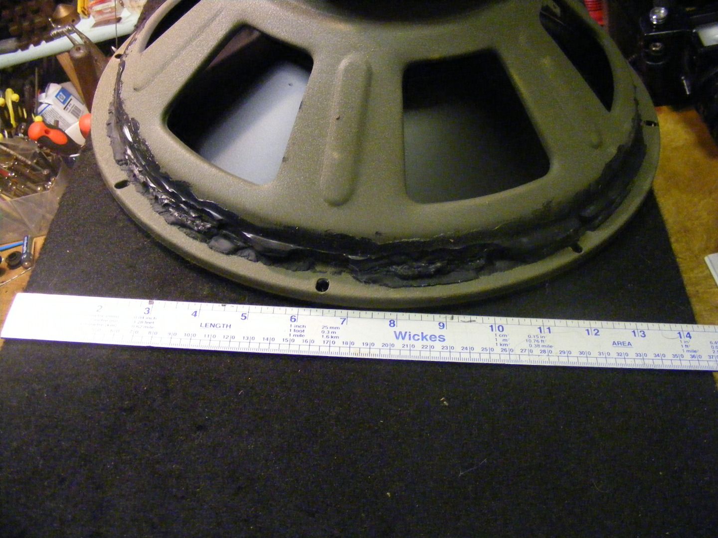 15inch Subwoofer in 12inch Enclosure : 9 Steps - Instructables