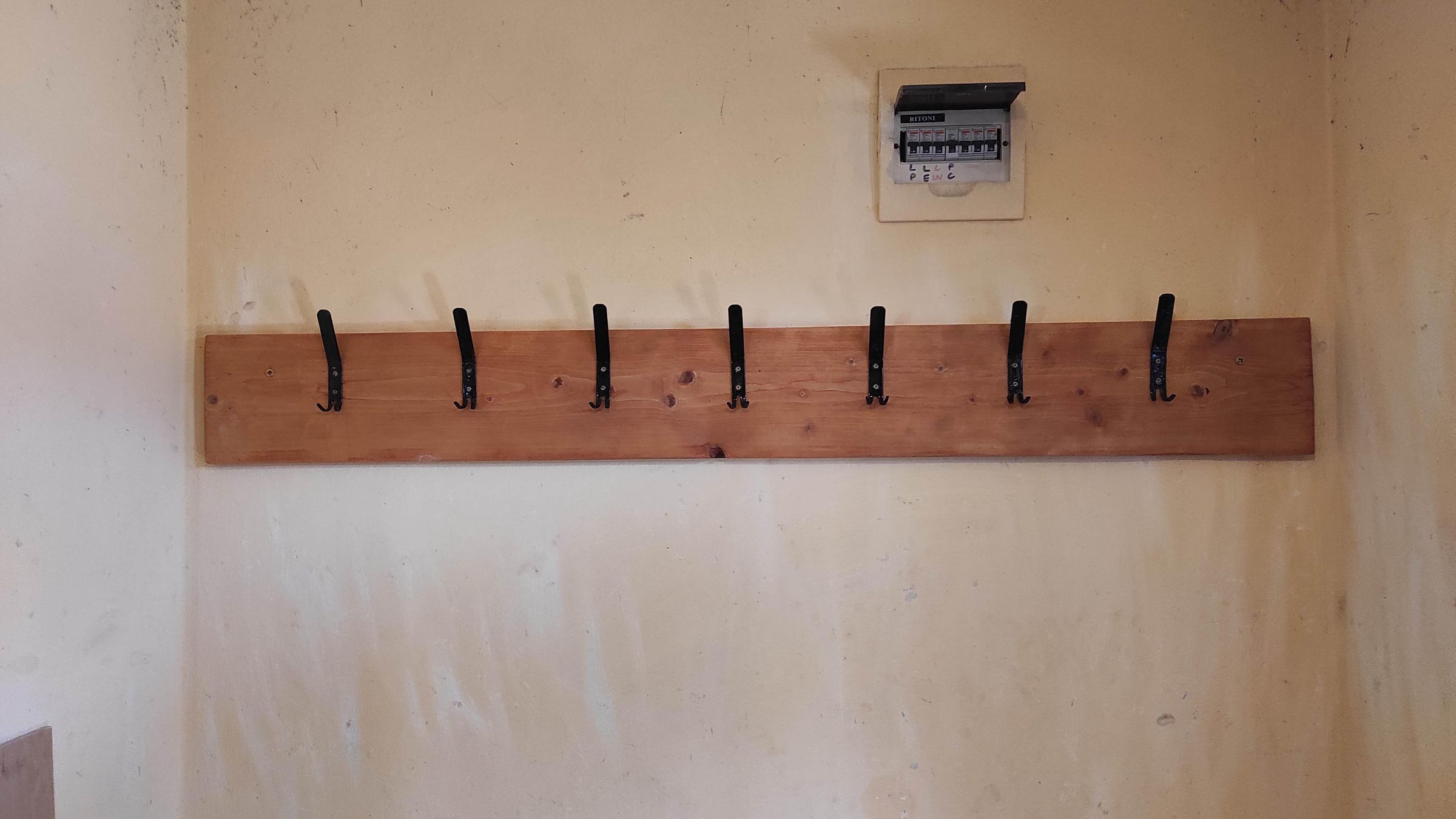 Diy Coat Hanger Under 5USD : 5 Steps - Instructables