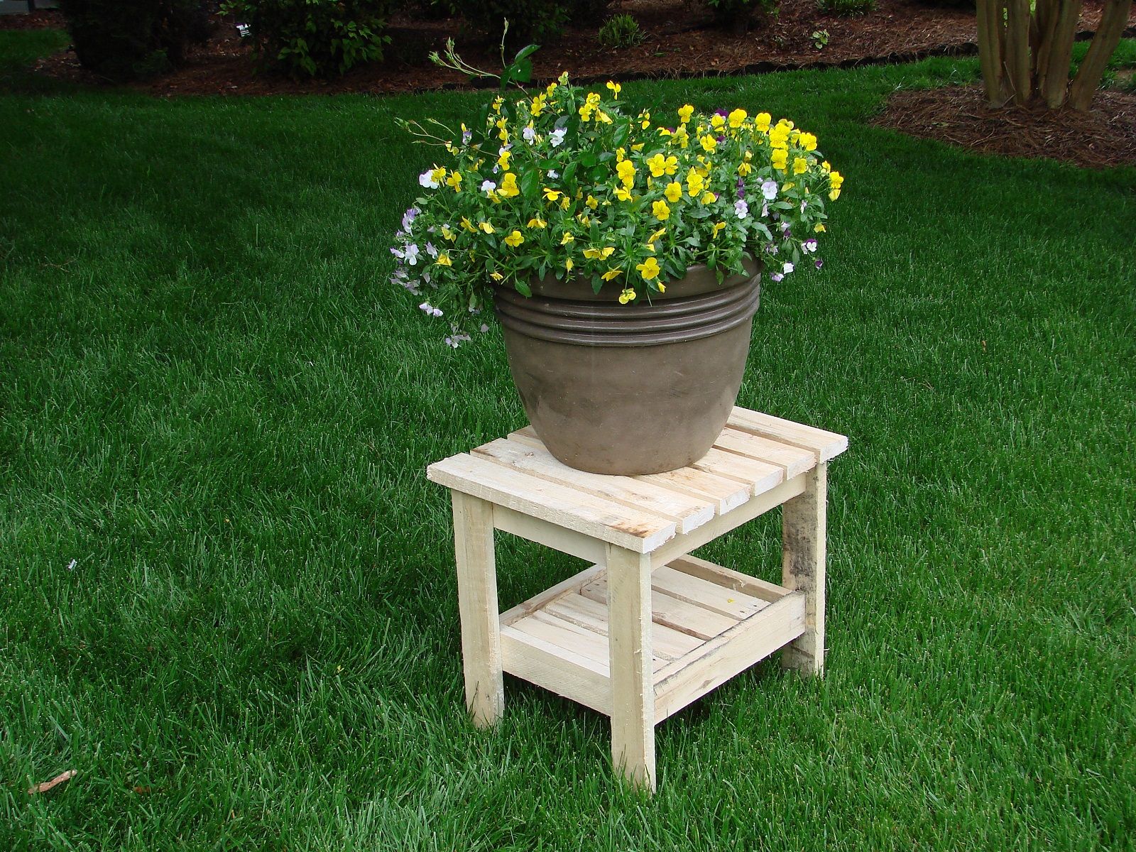 Recycled Potted Plant Table : 5 Steps (with Pictures) - Instructables