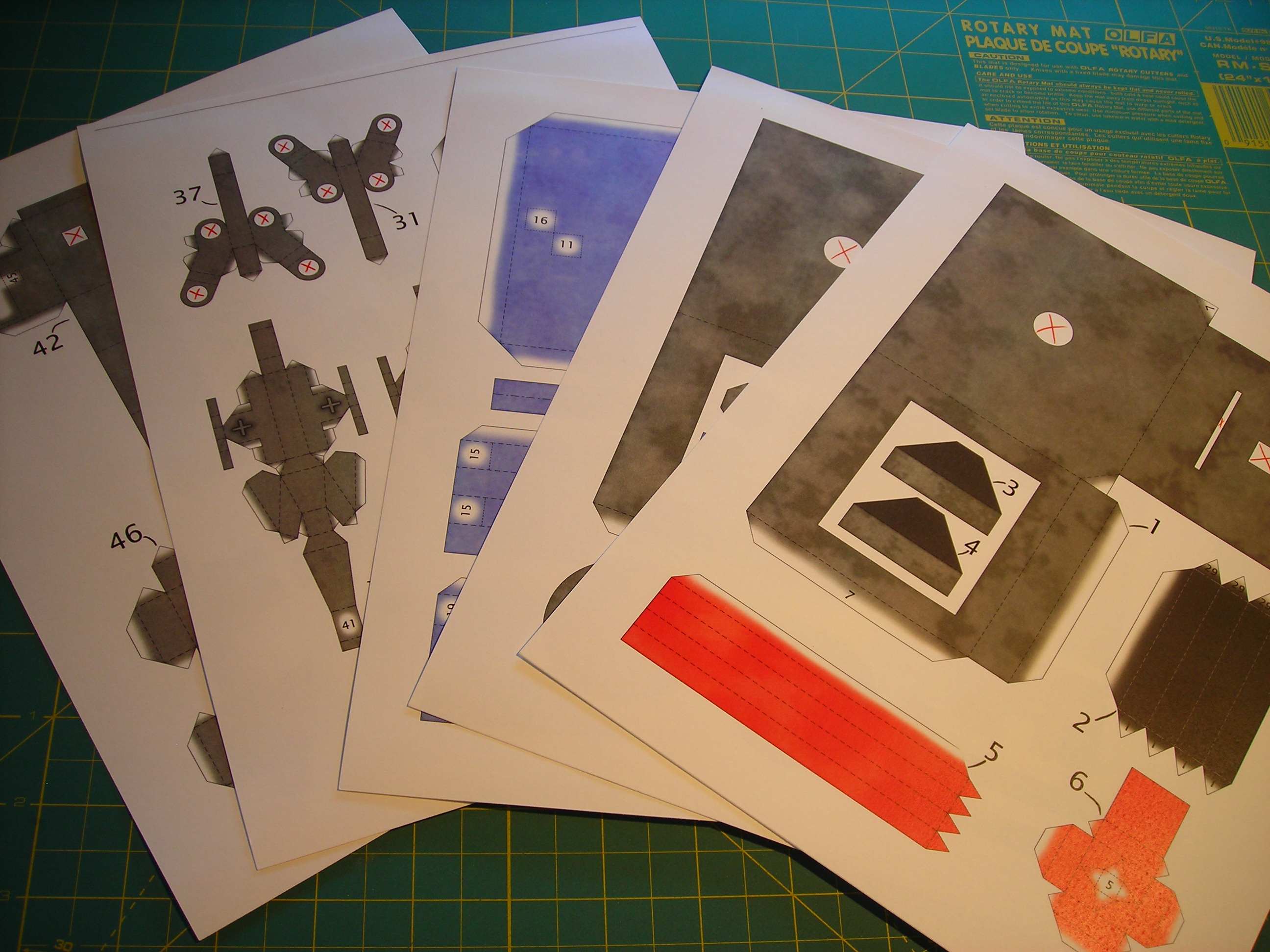 Walking Papercraft Mech Warrior : 20 Steps (with Pictures) - Instructables