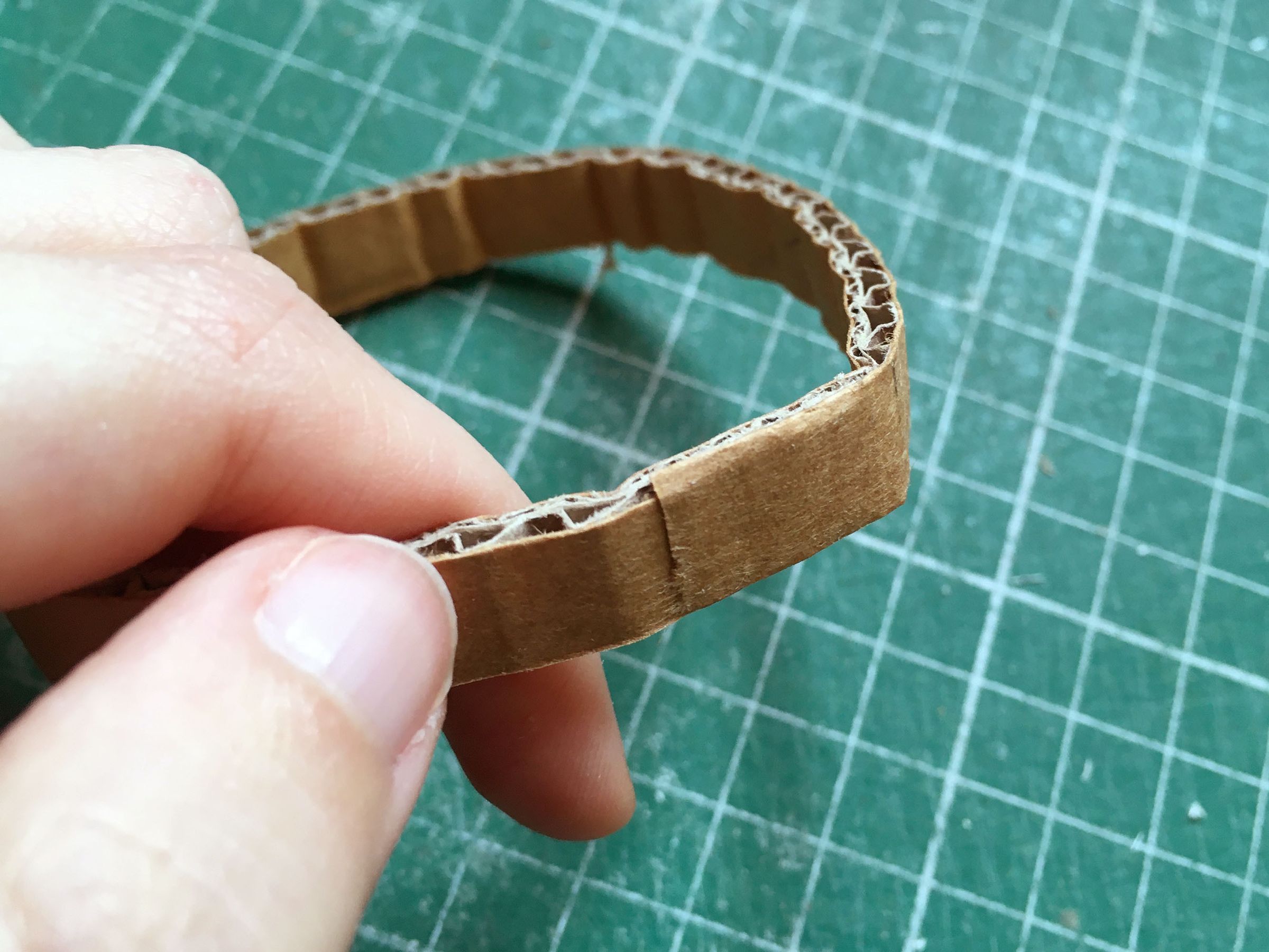 Corrugated Cardboard Lamp : 10 Steps (with Pictures) - Instructables