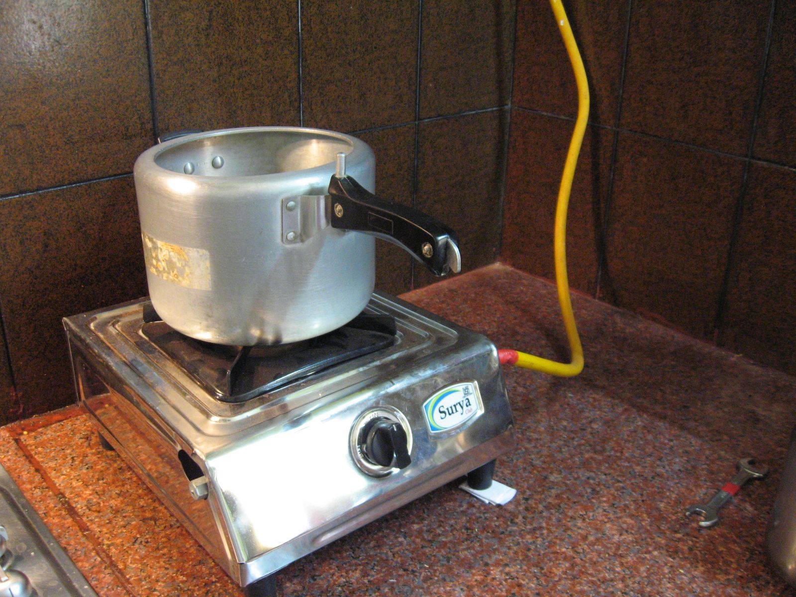 How to Modify a Normal LPG Stove to Run on Biogas : 4 Steps (with ...