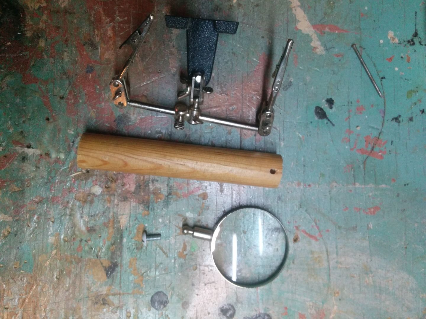 Magnifying Glass From Helping Hands - Instructables