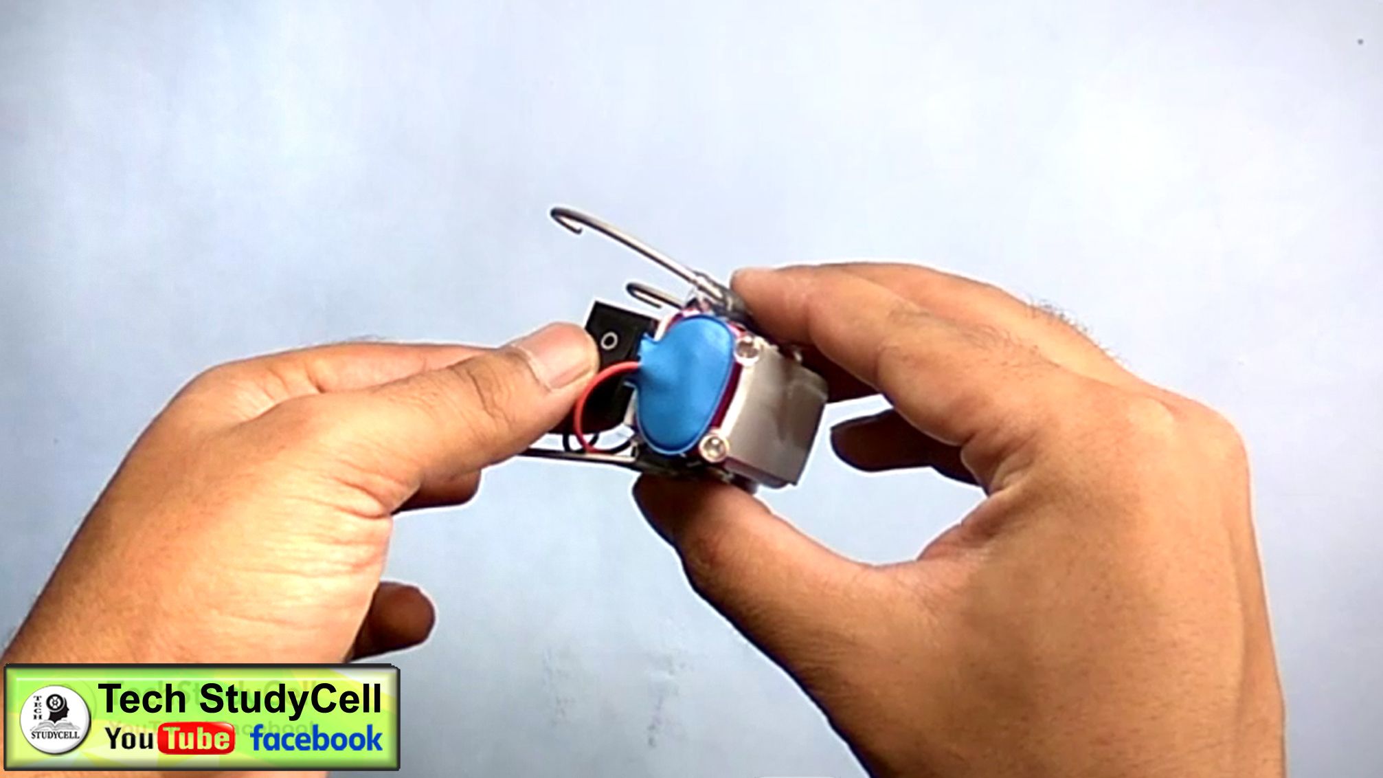 How to Make a Mini Bug Robot in 5 Minutes : 10 Steps - Instructables