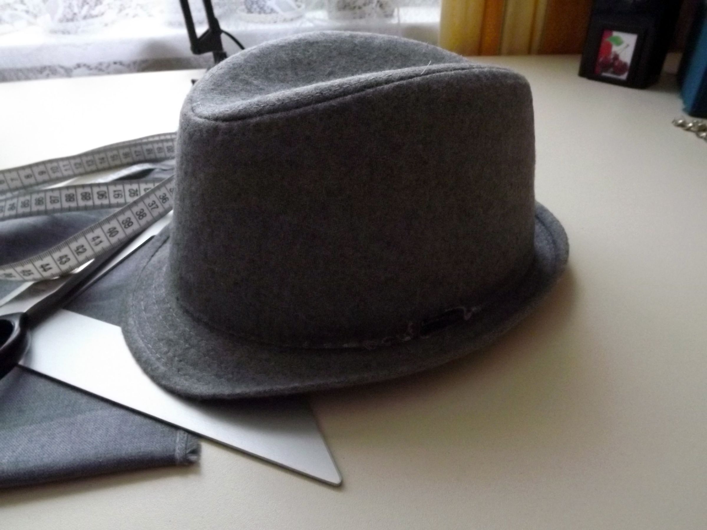 Thrift Store Fedora to a Wonderfully Studded Fedora Hat : 5 Steps (with ...