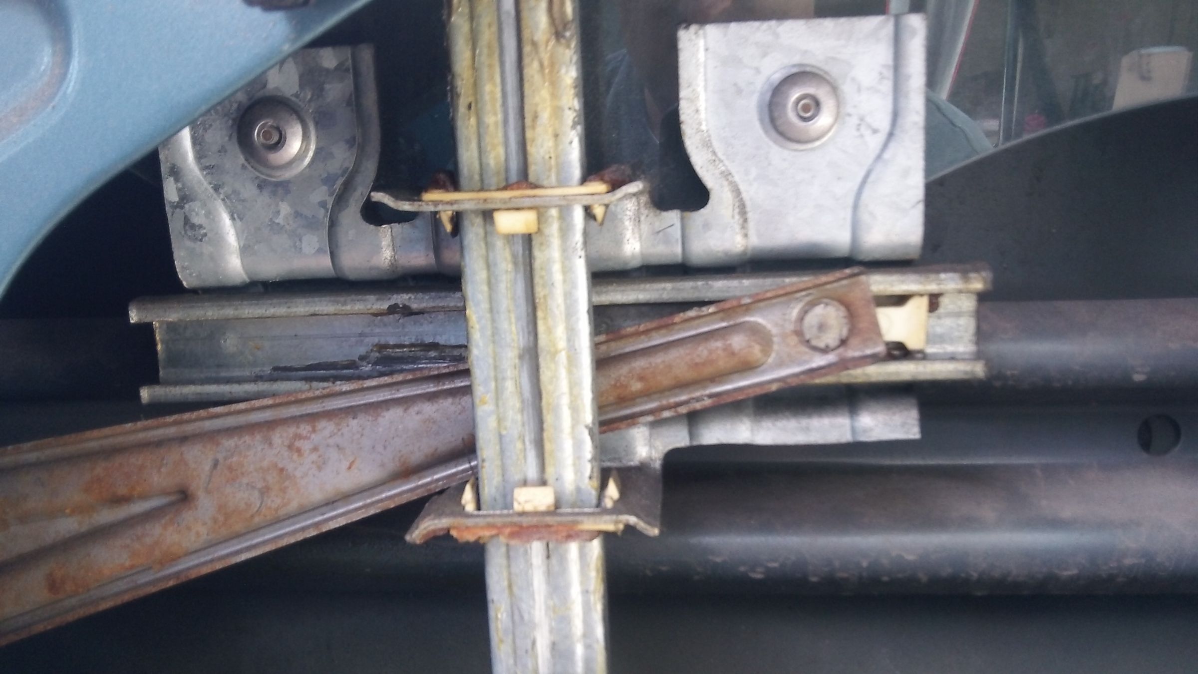 Replacing an Electric Window Regulator : 4 Steps (with Pictures ...