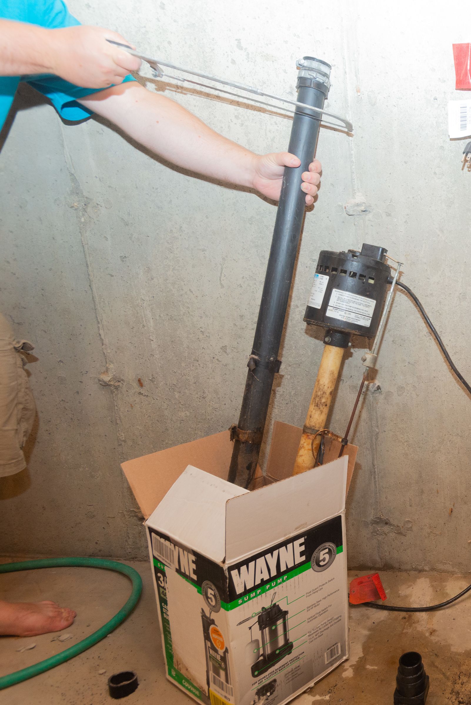 How to Replace a Sump Pump : 8 Steps - Instructables
