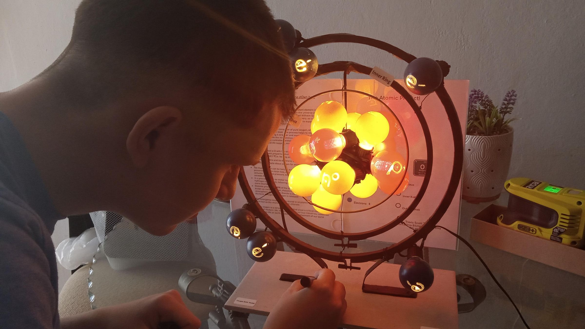 Lit Oxygen Bohr Model : 7 Steps (with Pictures) - Instructables