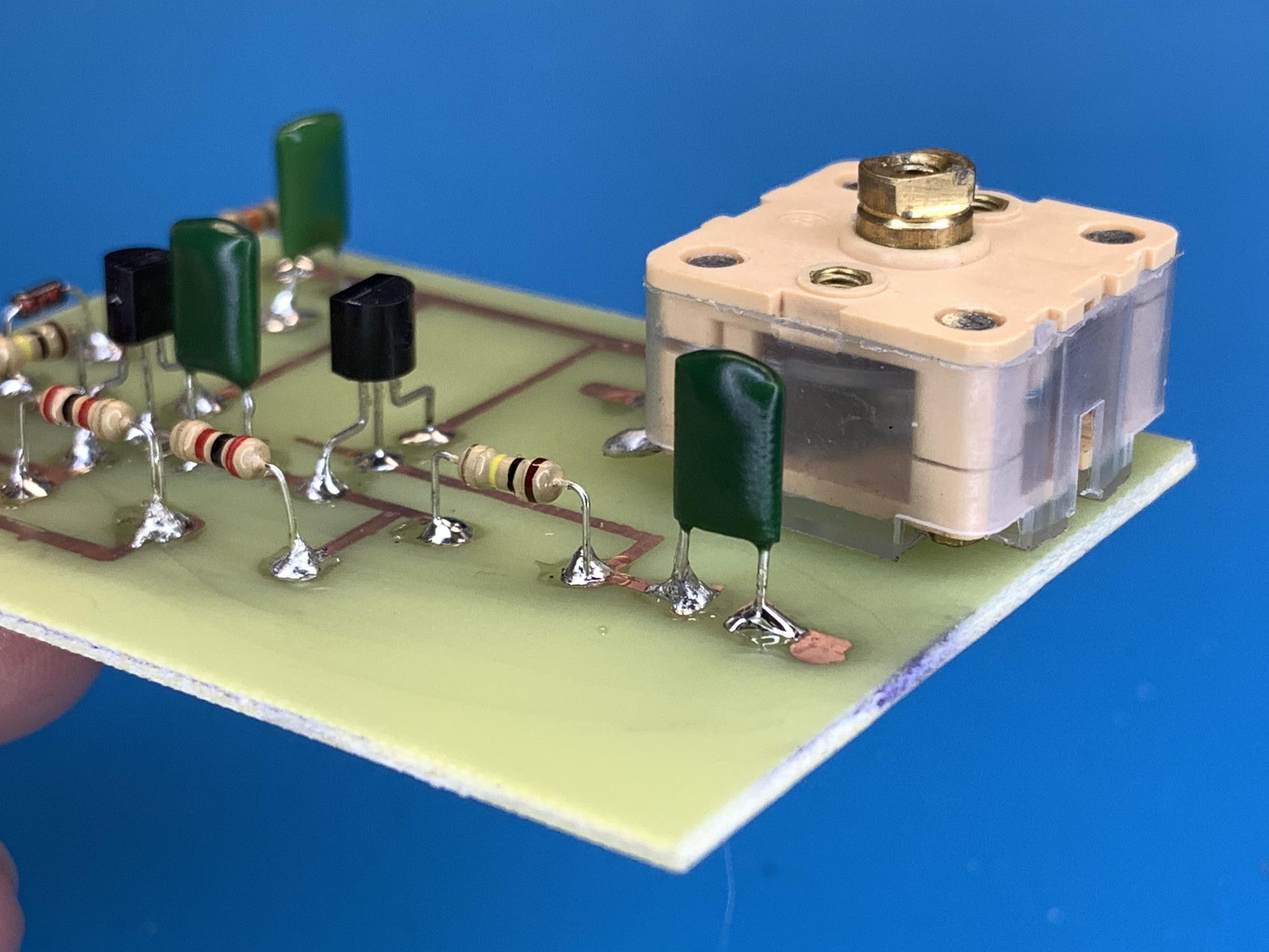 Make a Simple AM Radio : 4 Steps - Instructables