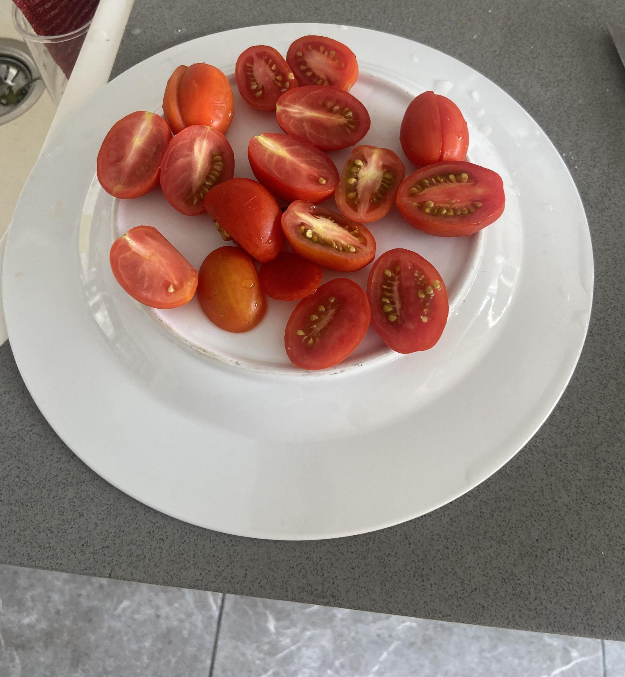 Cut Cherry Tomatoes With Only Two Plates : 5 Steps (with Pictures ...