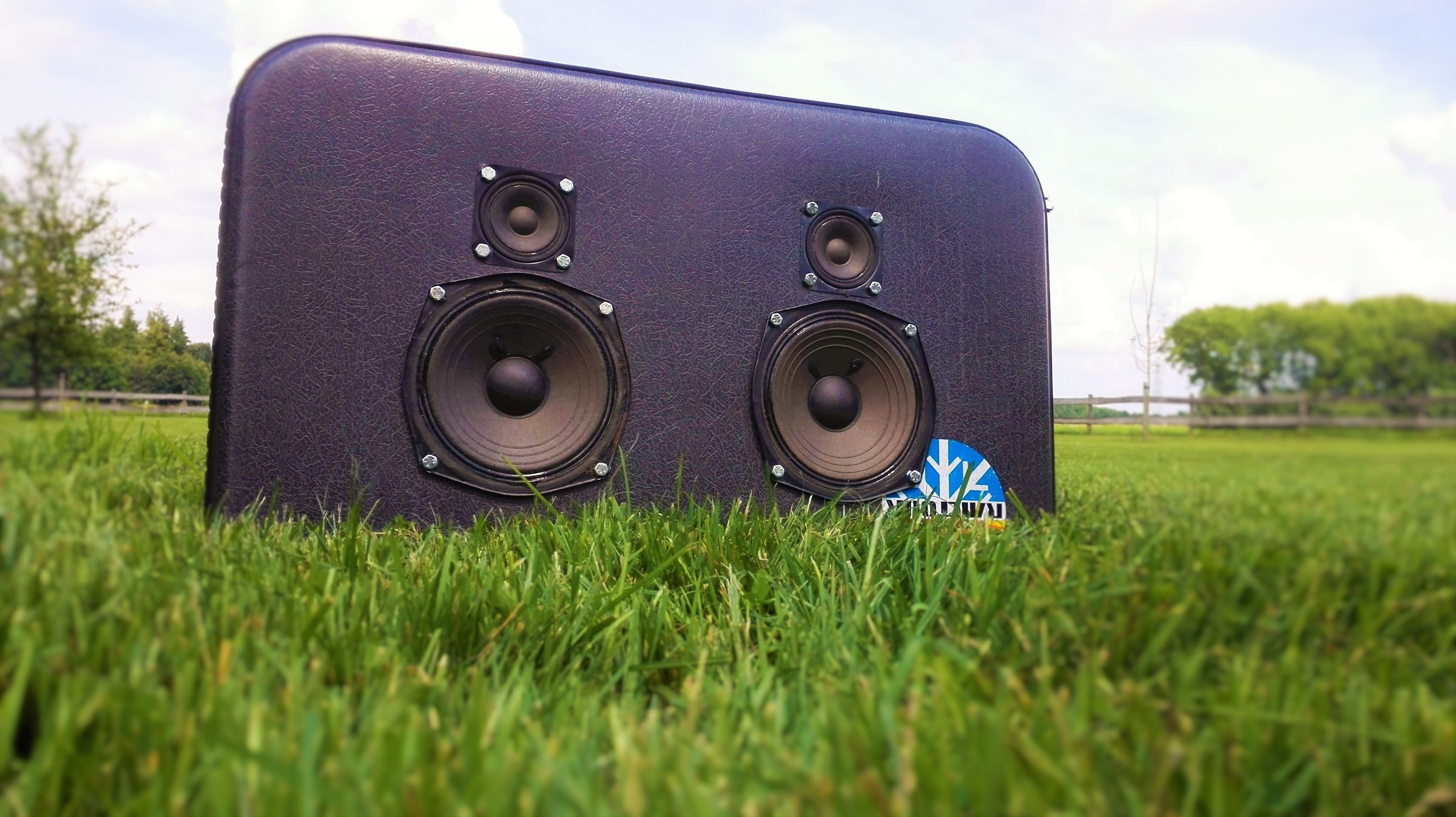 The Budget Suitcase Boombox : 4 Steps (with Pictures) - Instructables