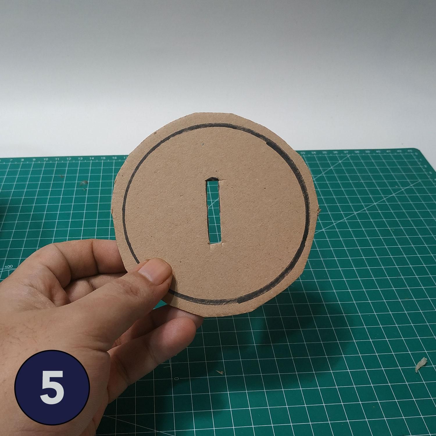 Plastic Cup Into Blender With Cardboard : 6 Steps (with Pictures ...