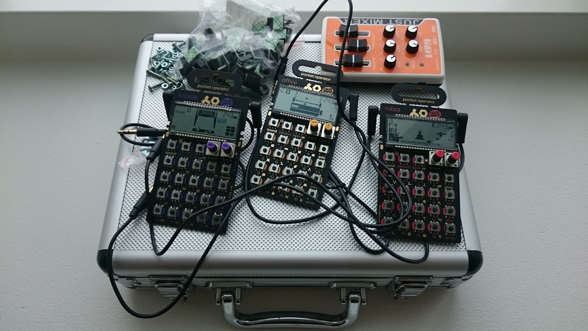 Pocket Synth Briefcase : 8 Steps (with Pictures) - Instructables