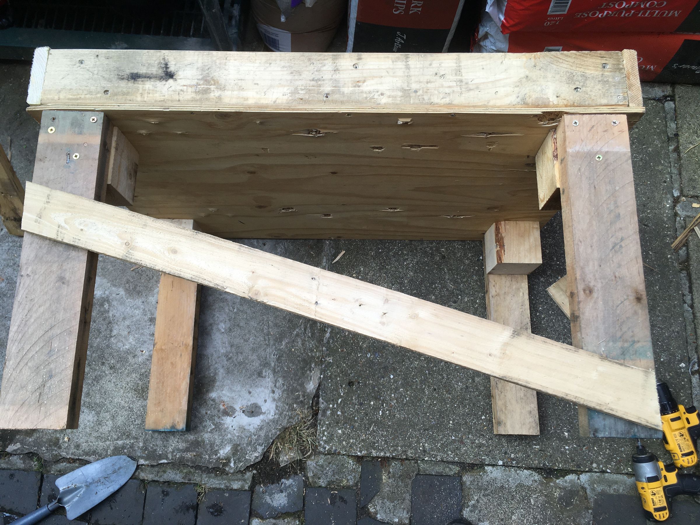 Quick & Cheap Outdoor Water Tray for Kids : 16 Steps (with Pictures ...