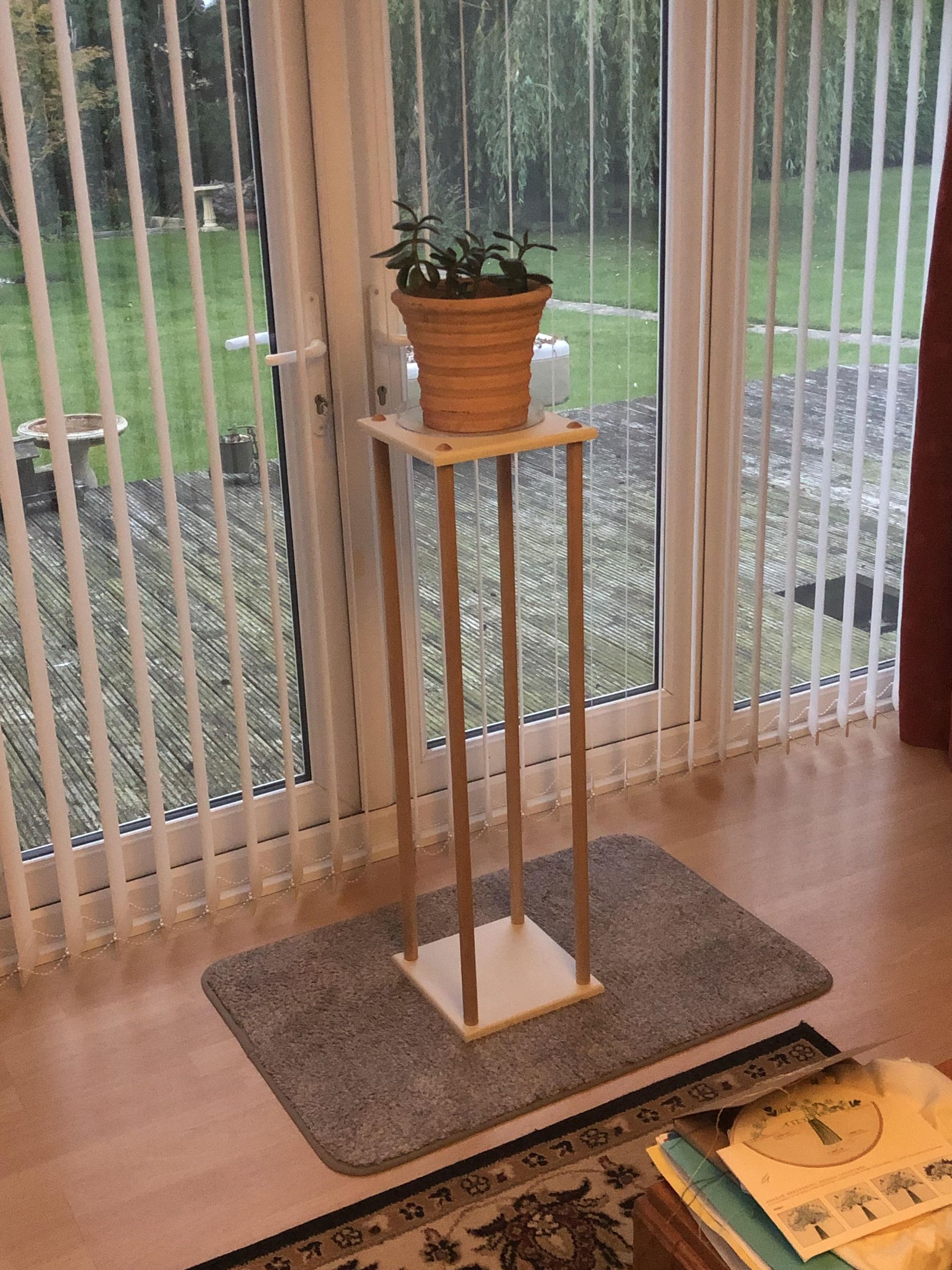 Broom Shaft and MDF Tall Plant Stand El Cheapo! : 5 Steps (with ...