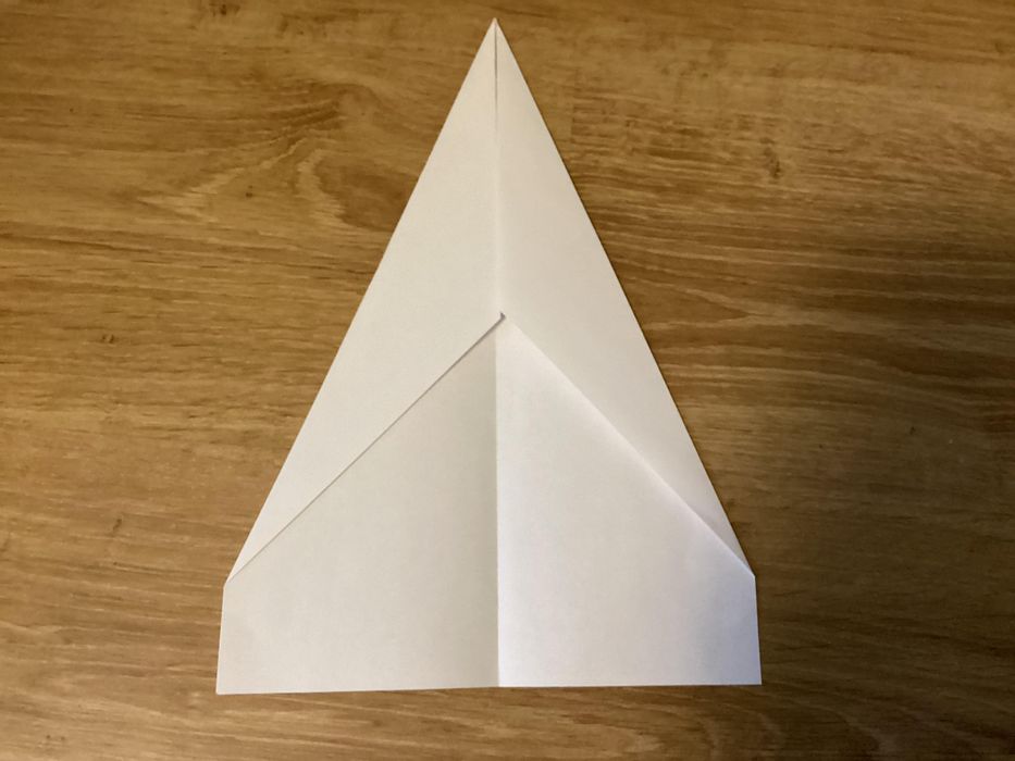 Simple Dart Paper Airplane : 8 Steps (with Pictures) - Instructables