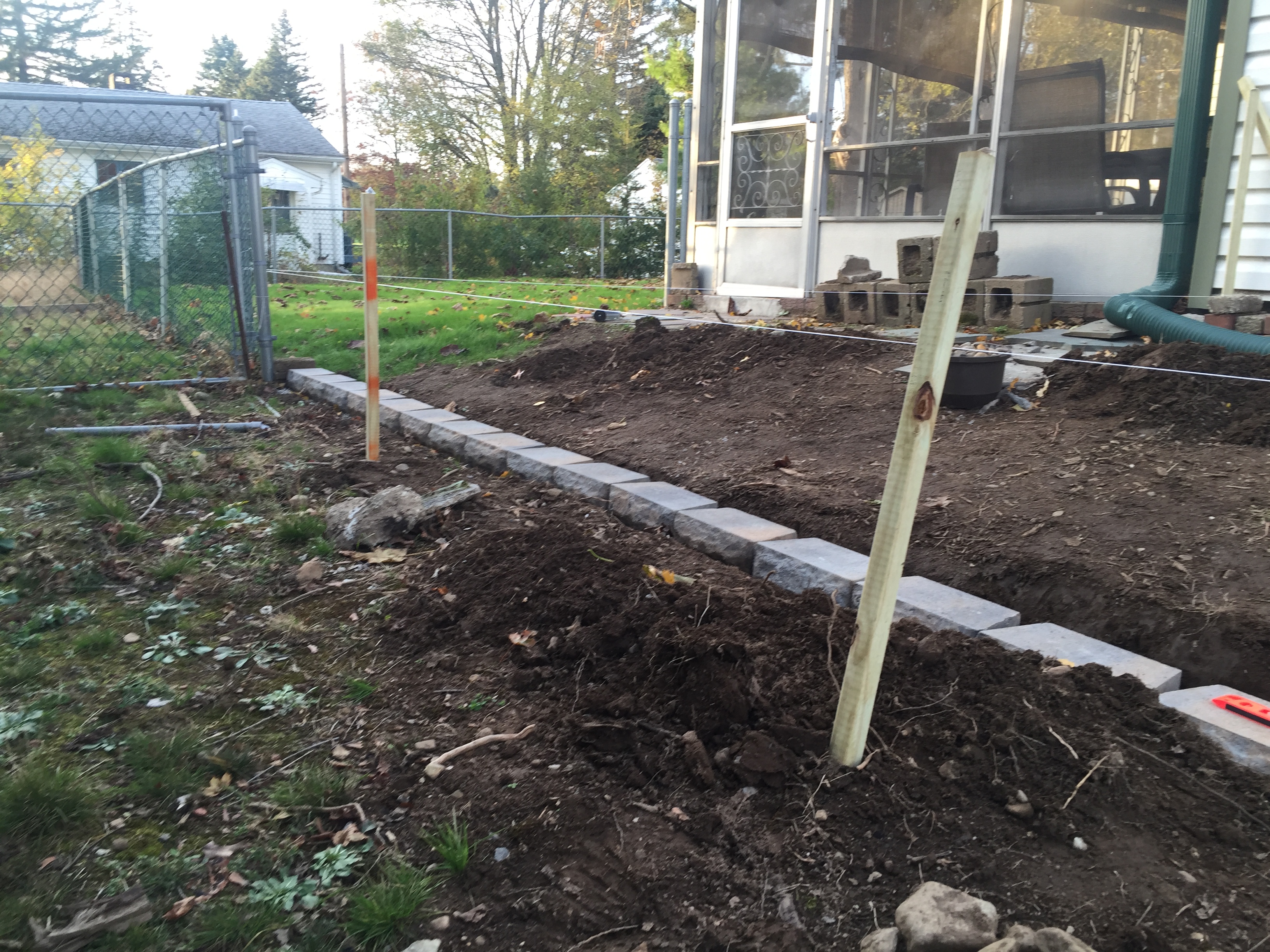 How to Build a Block Retaining Wall : 10 Steps (with Pictures ...