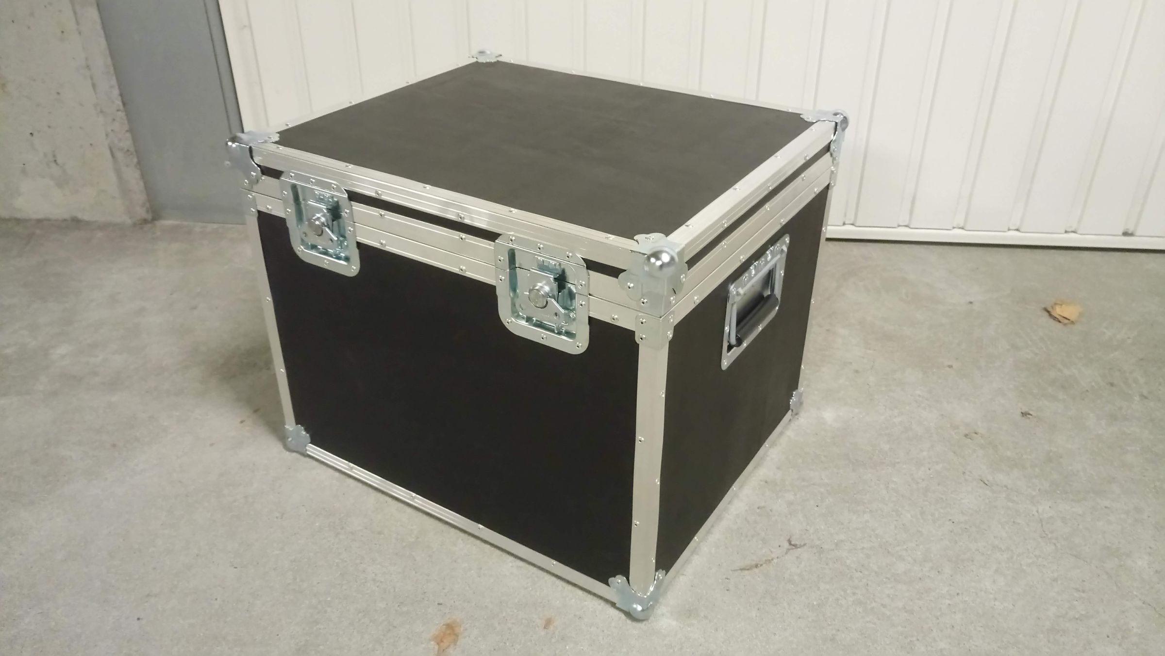 Making of a DIY Flightcase : 9 Steps (with Pictures) - Instructables