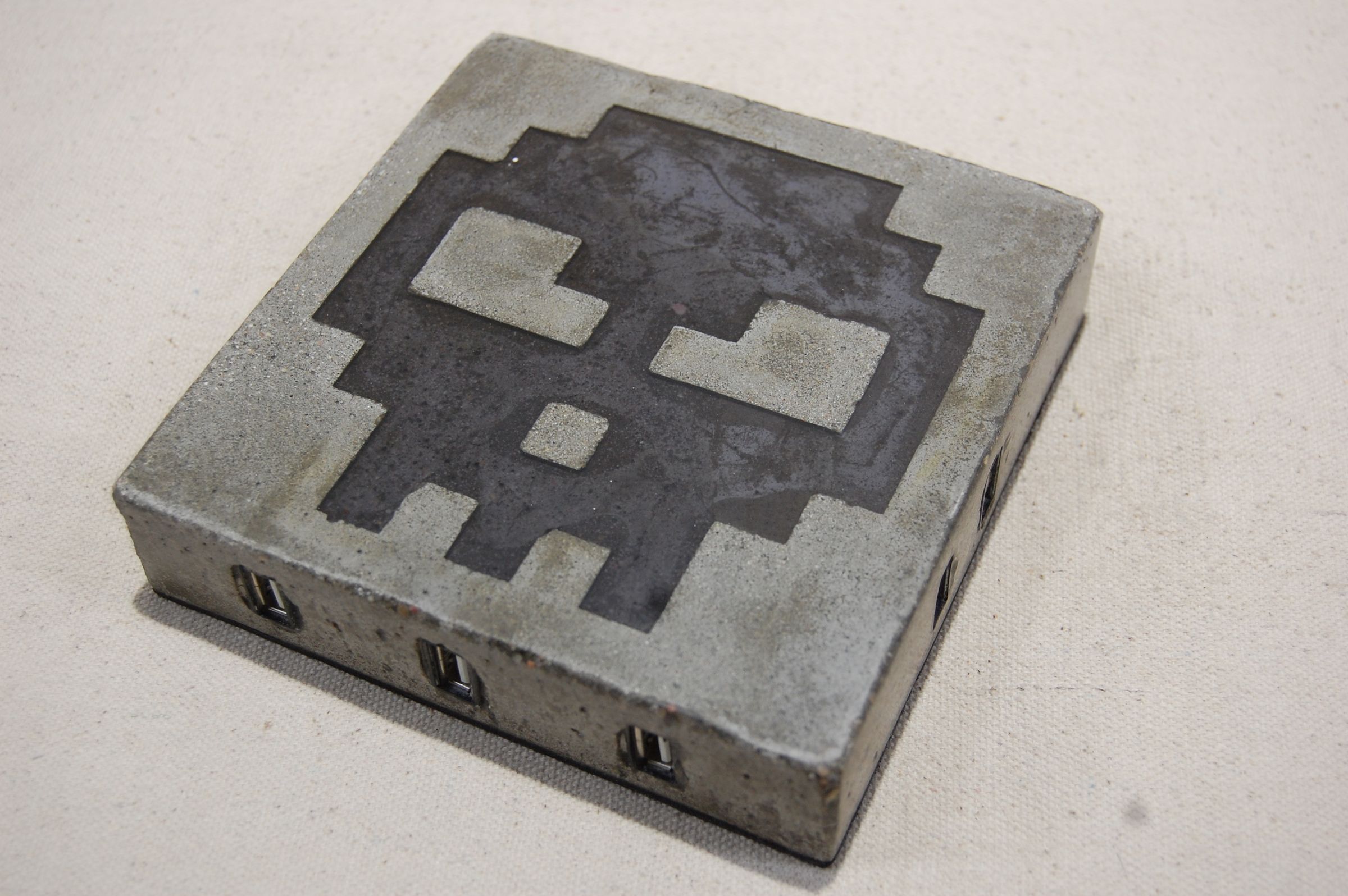 The 8-Bit Skull Concrete USB Hub : 11 Steps (with Pictures) - Instructables