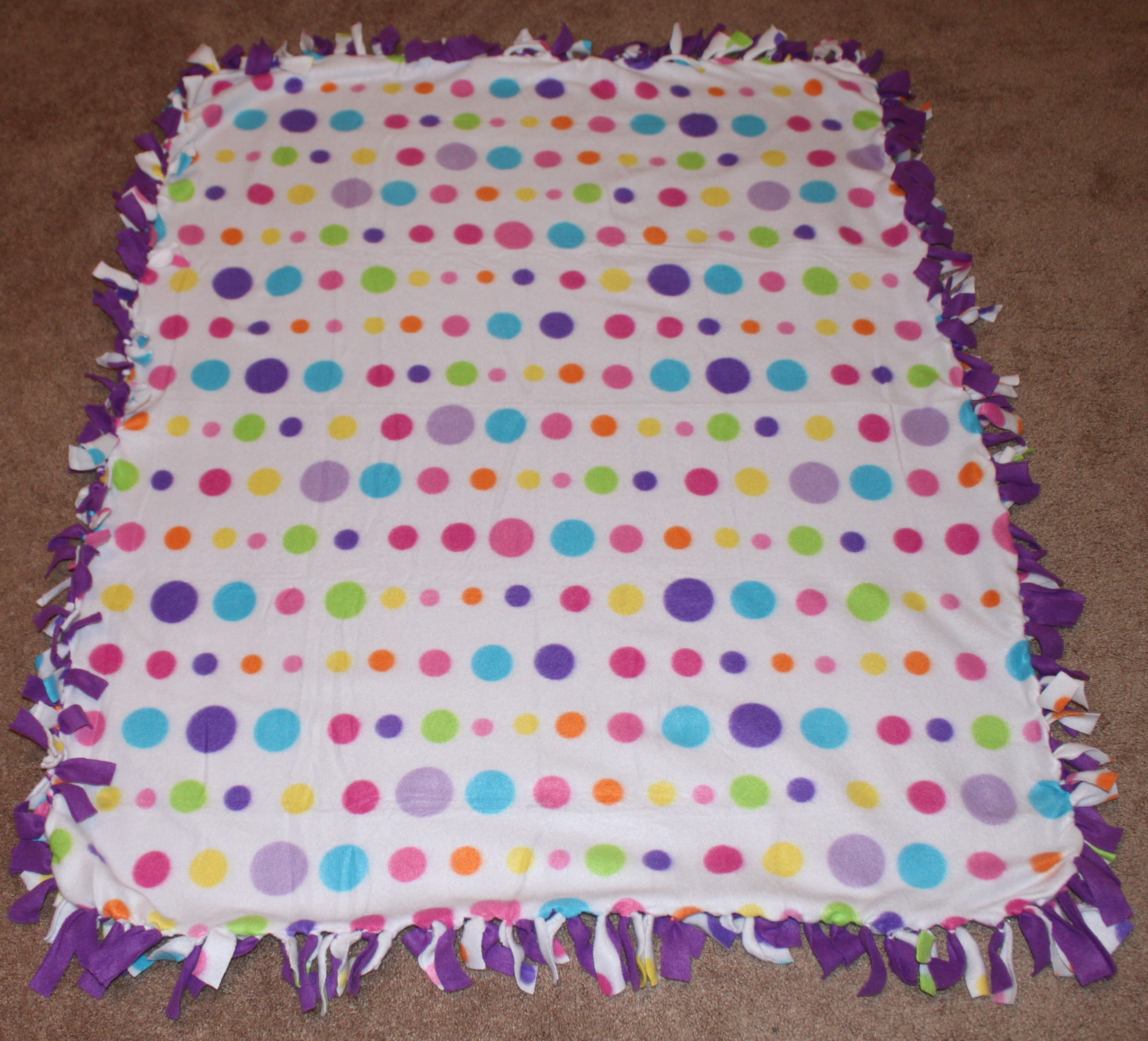Easy Peasy No Sew Blanket : 9 Steps - Instructables