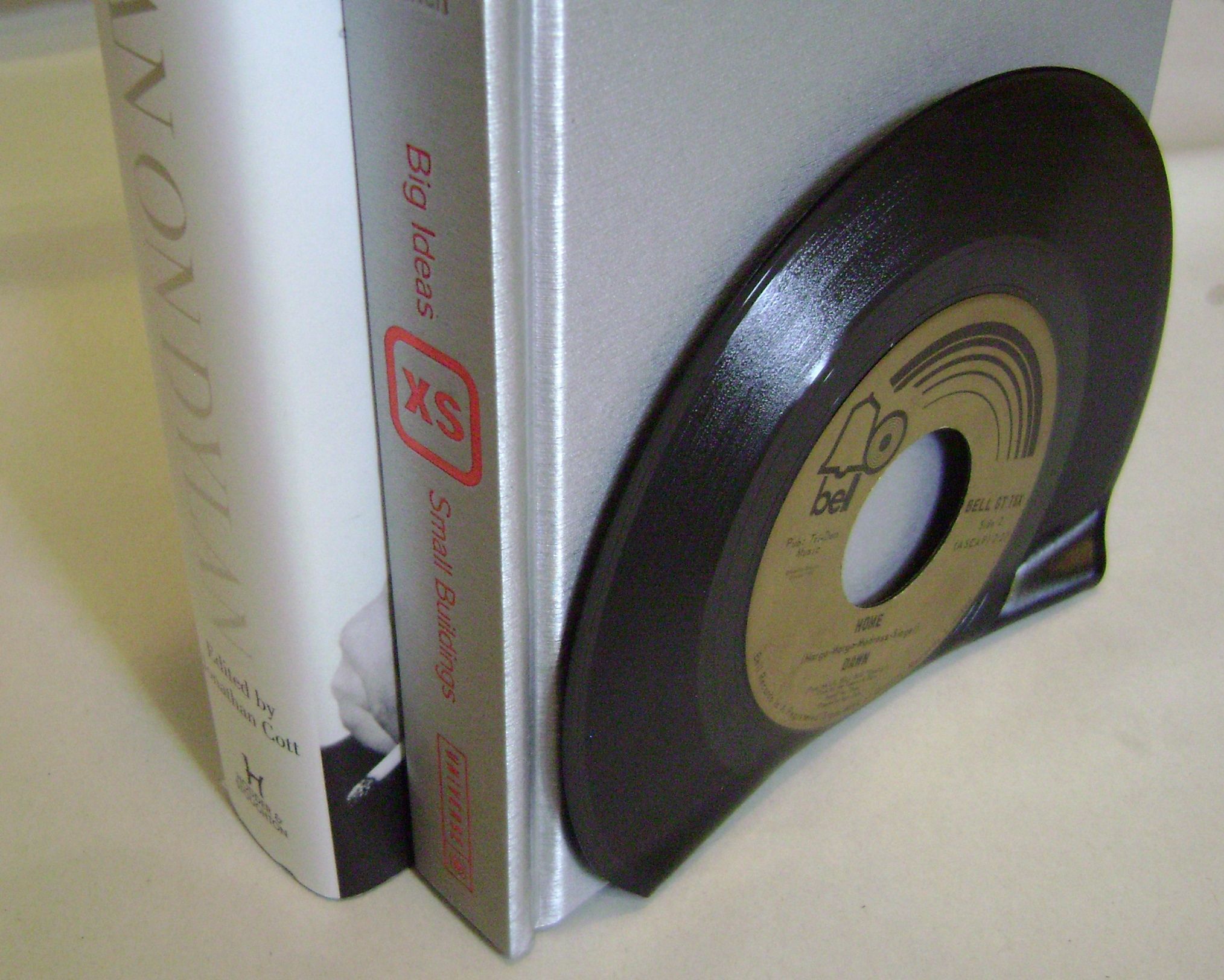Vinyl Record Bookends : 4 Steps (with Pictures) - Instructables