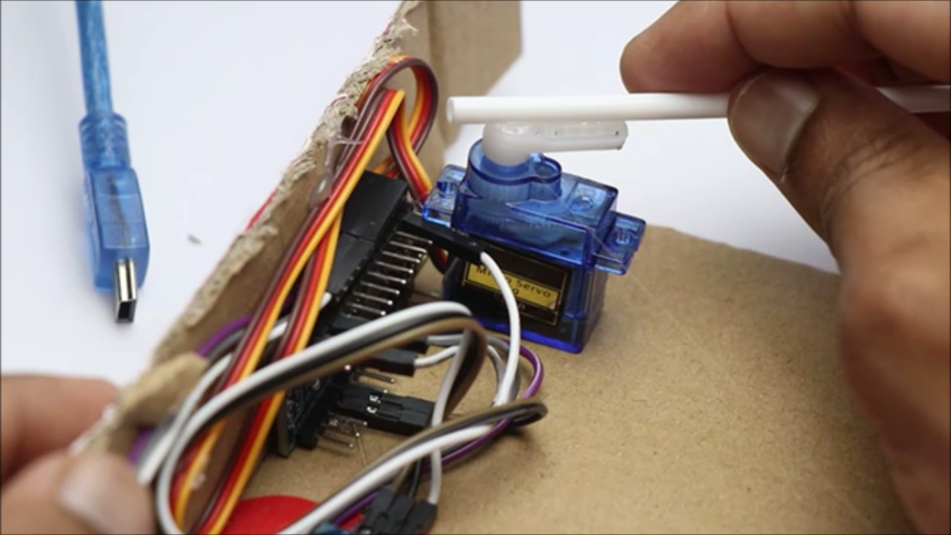How to Make Spooky Box That Drops Spider for a Creepy Surprise : 8 ...