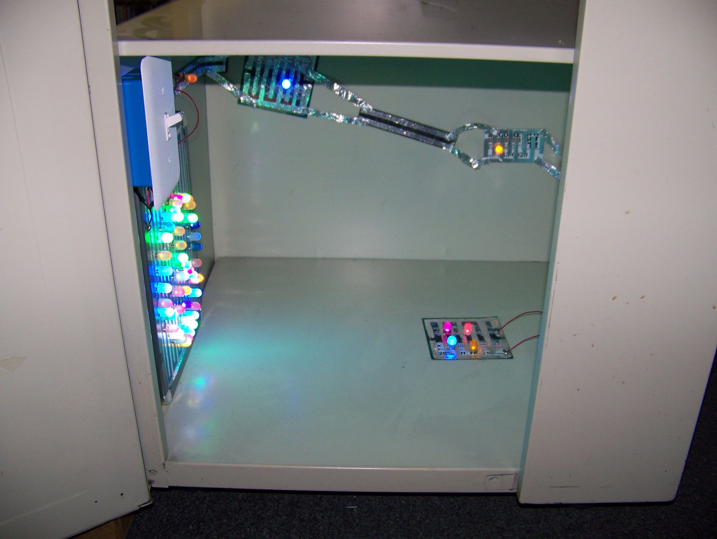 Magnetic Locker Lights! : 9 Steps (with Pictures) - Instructables