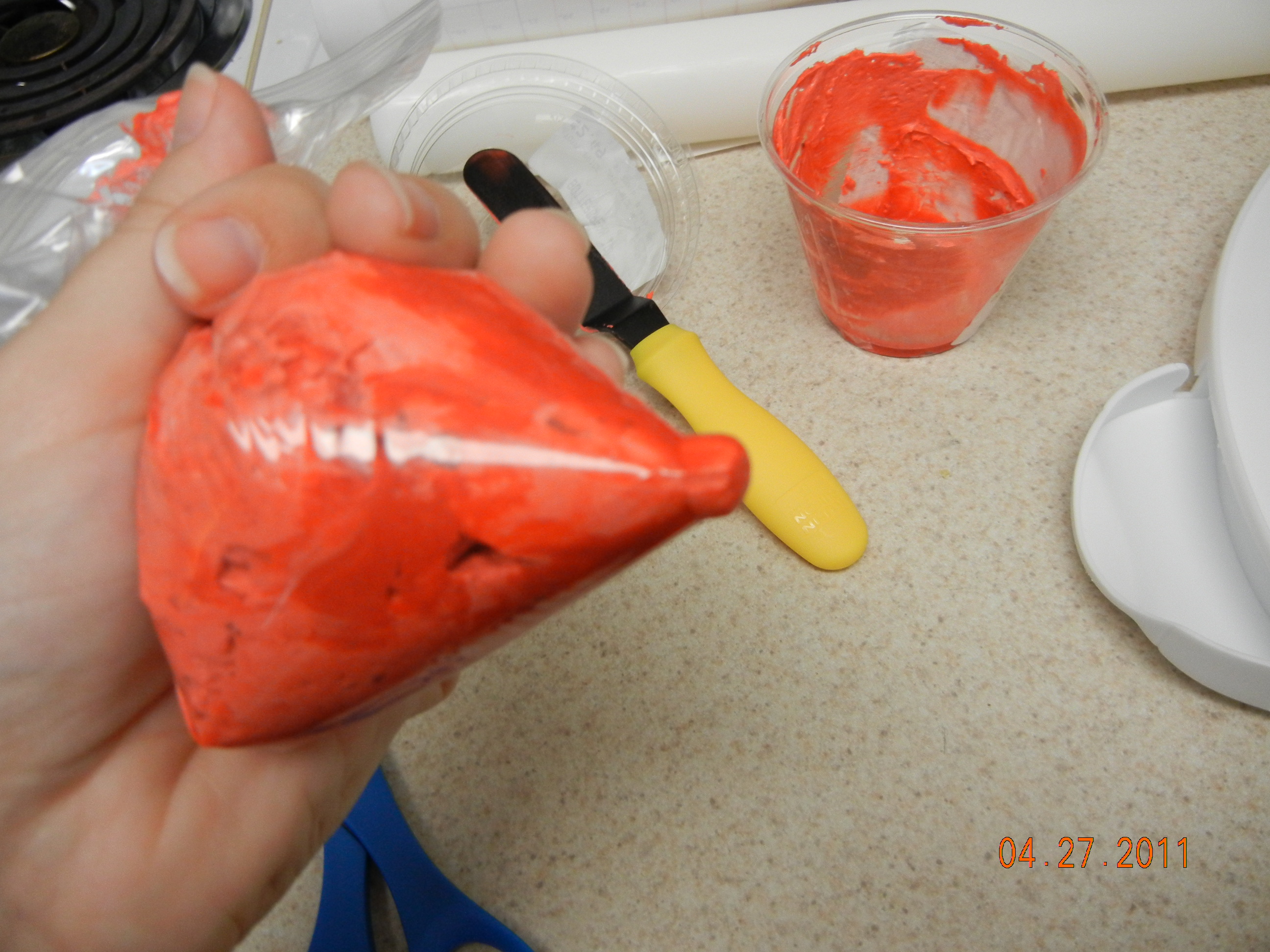 Basic Fondant Cake : 5 Steps (with Pictures) - Instructables