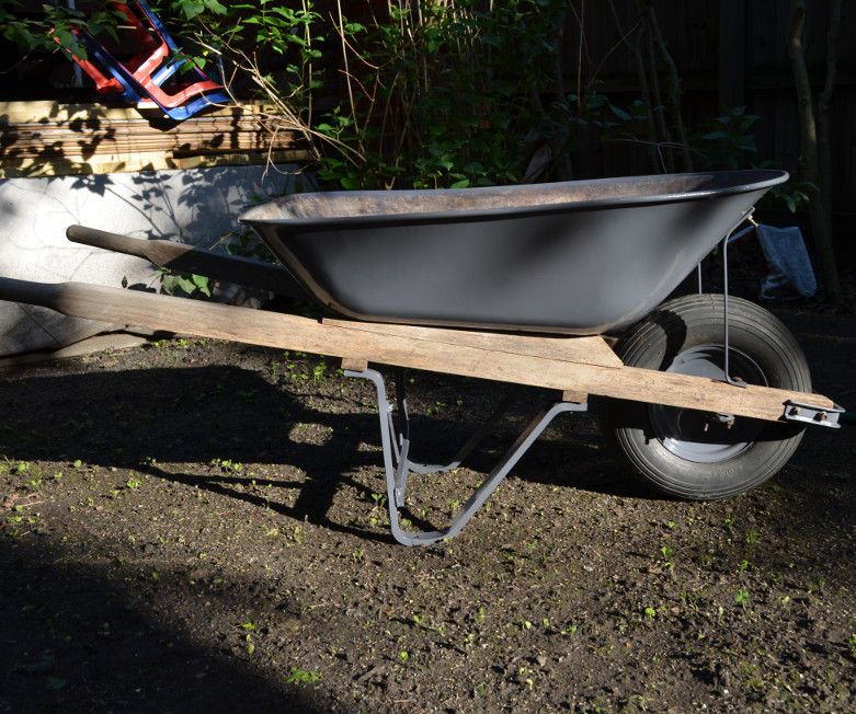 Resurrect an Old Wheelbarrow : 5 Steps (with Pictures) - Instructables