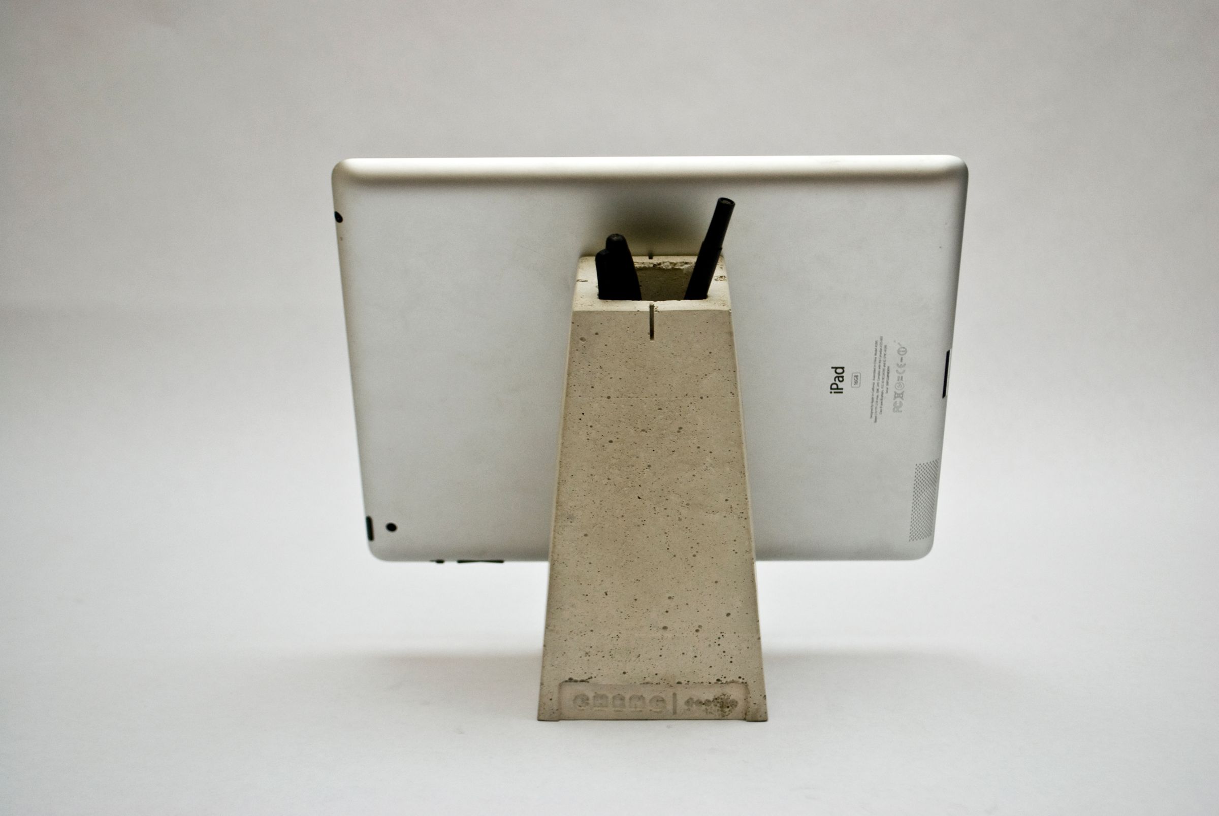 DIY CONCRETE :: Concrete IPad Stand : 6 Steps (with Pictures ...
