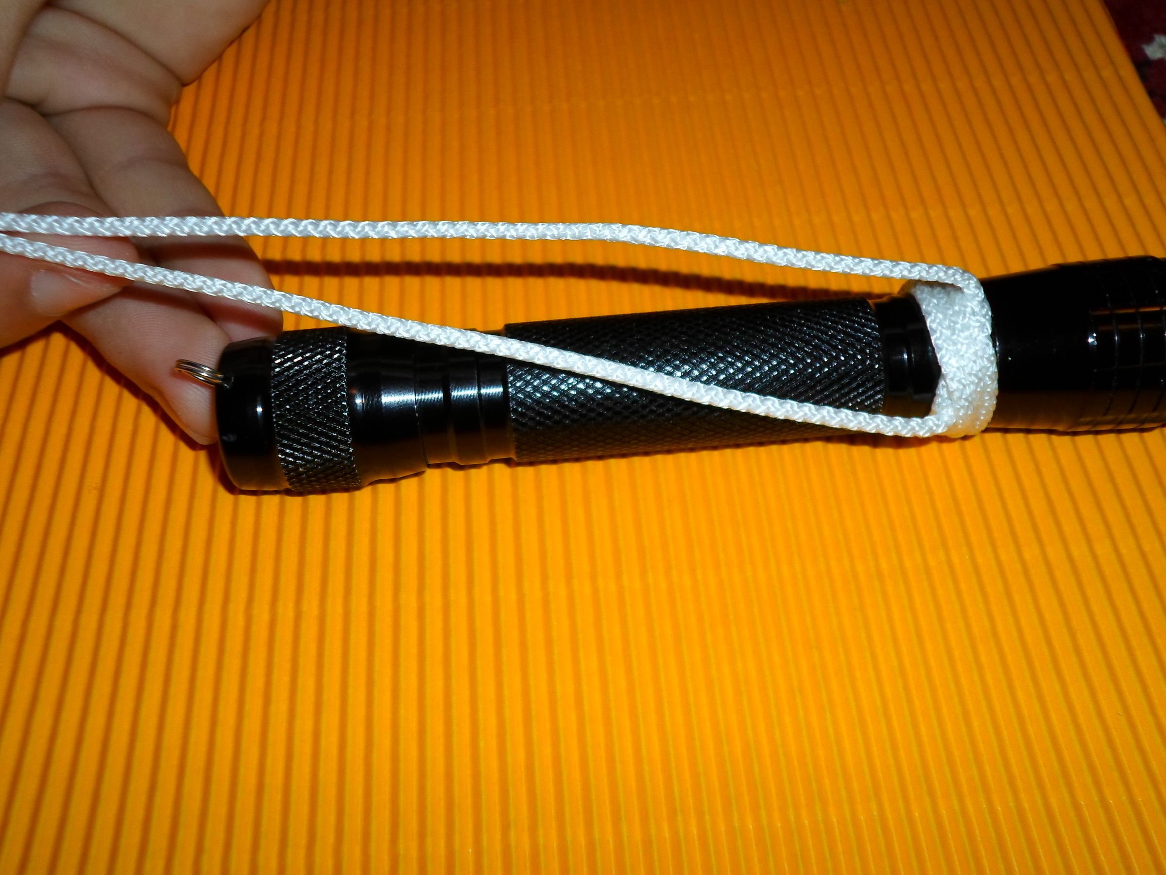Flashlight Paracord Strap - Instructables