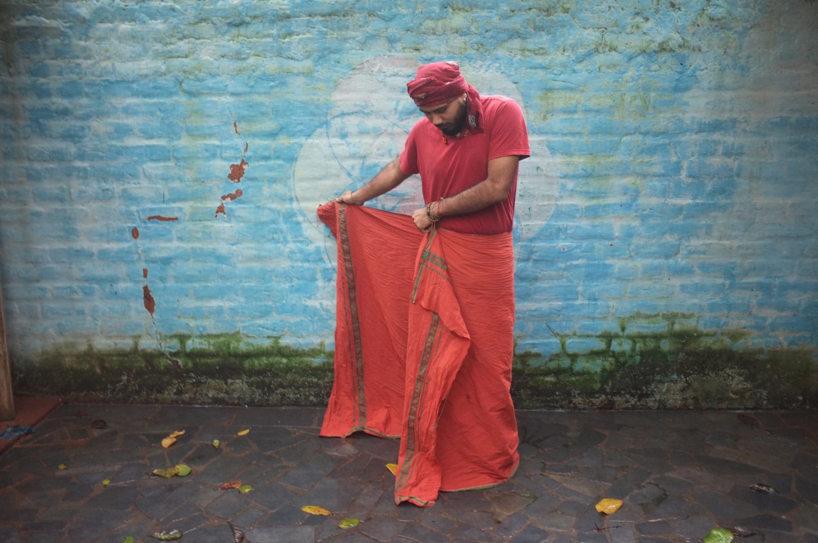 How to Wear a Lungi or Dhoti : 5 Steps - Instructables
