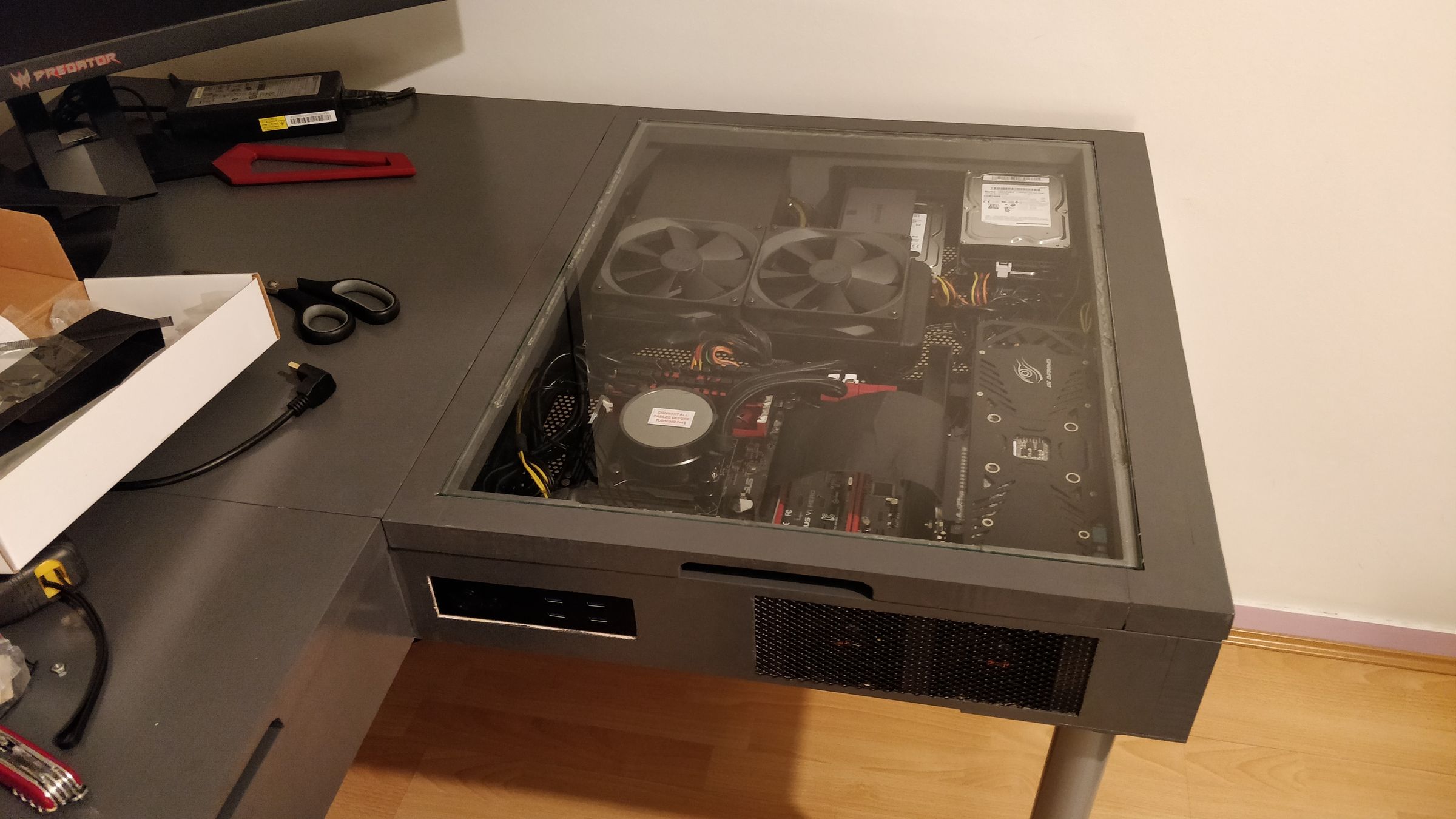 Desk With Built-in Computer and Laptop Height Stand : 10 Steps (with ...