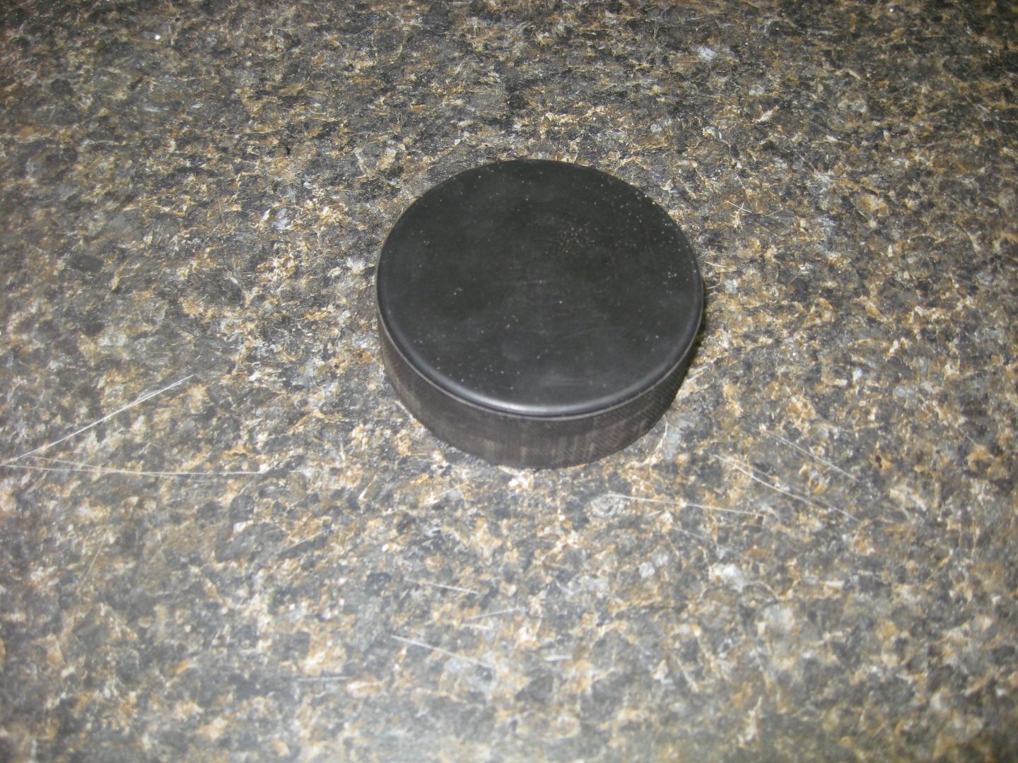 Hockey Puck Phone Stand-Minimalistic Version (v2.0) : 5 Steps (with ...