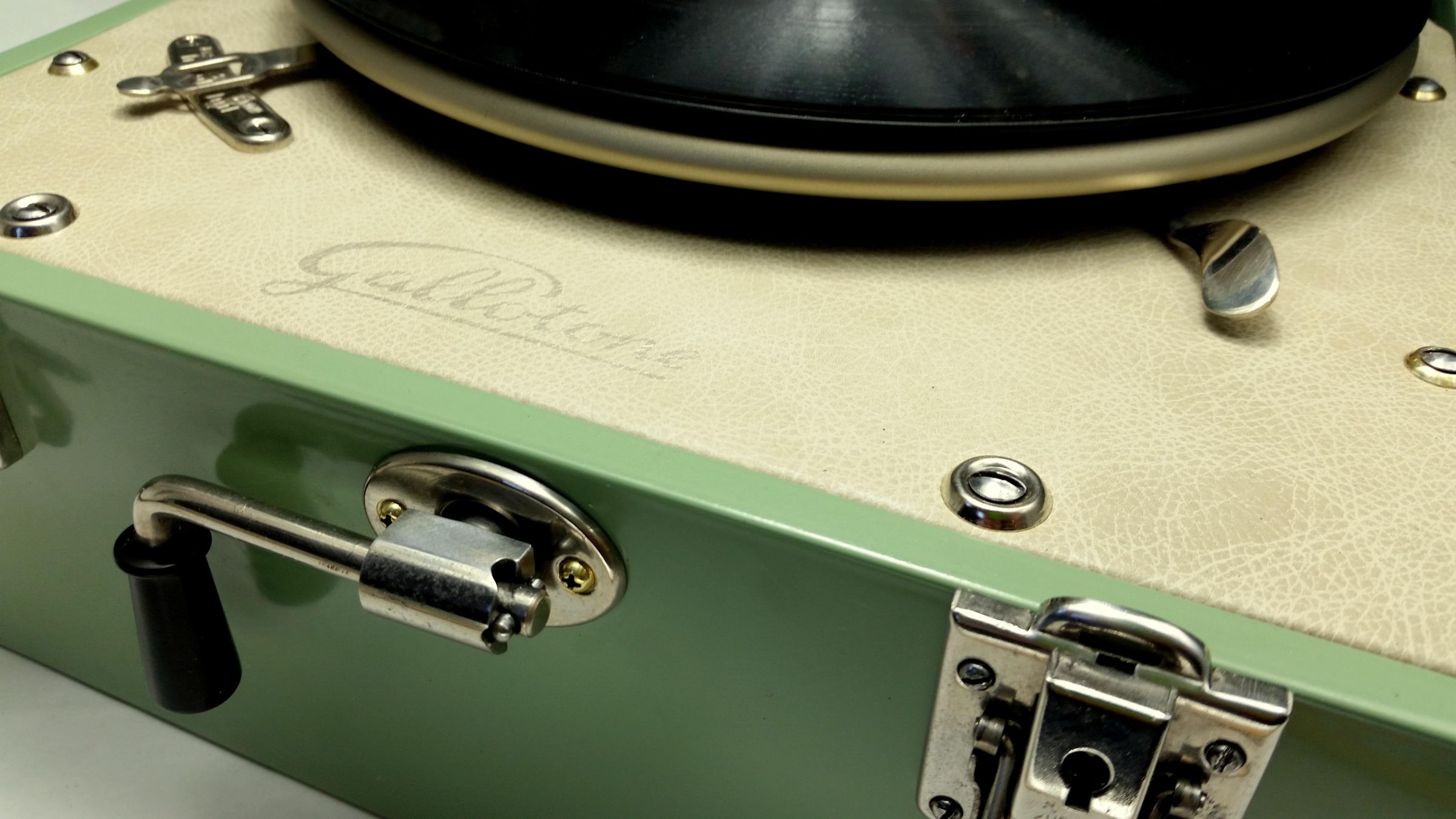 Give an Old Gramophone Some New Life! : 18 Steps (with Pictures ...
