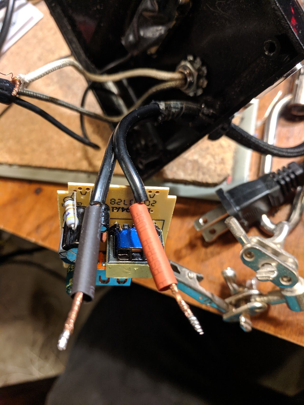 Add a USB Port to a Lamp : 5 Steps (with Pictures) - Instructables